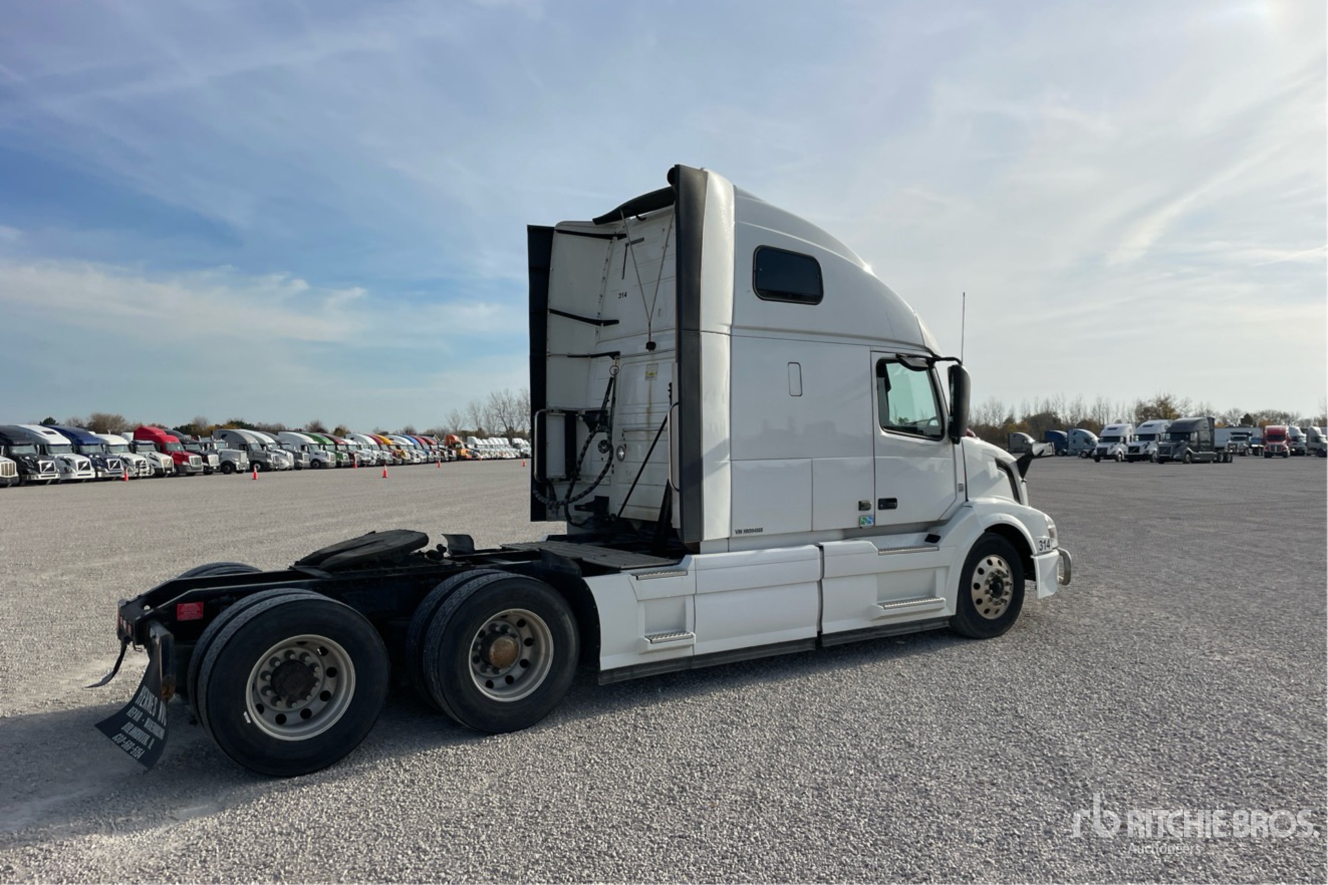 2017 Volvo VNL670 6x4 T/A Sleeper Truck Tractor | Ritchie Bros. Auctioneers