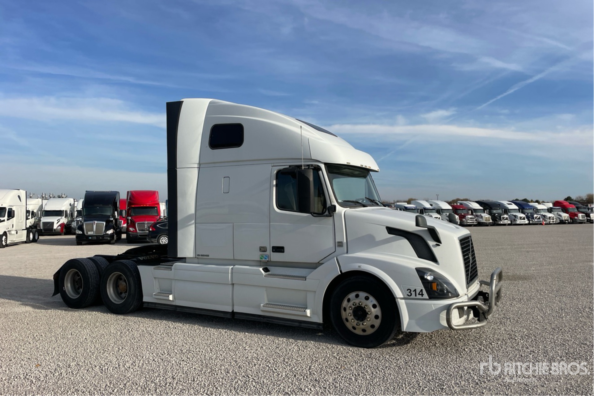 2017 Volvo VNL670 6x4 T/A Sleeper Truck Tractor | Ritchie Bros. Auctioneers