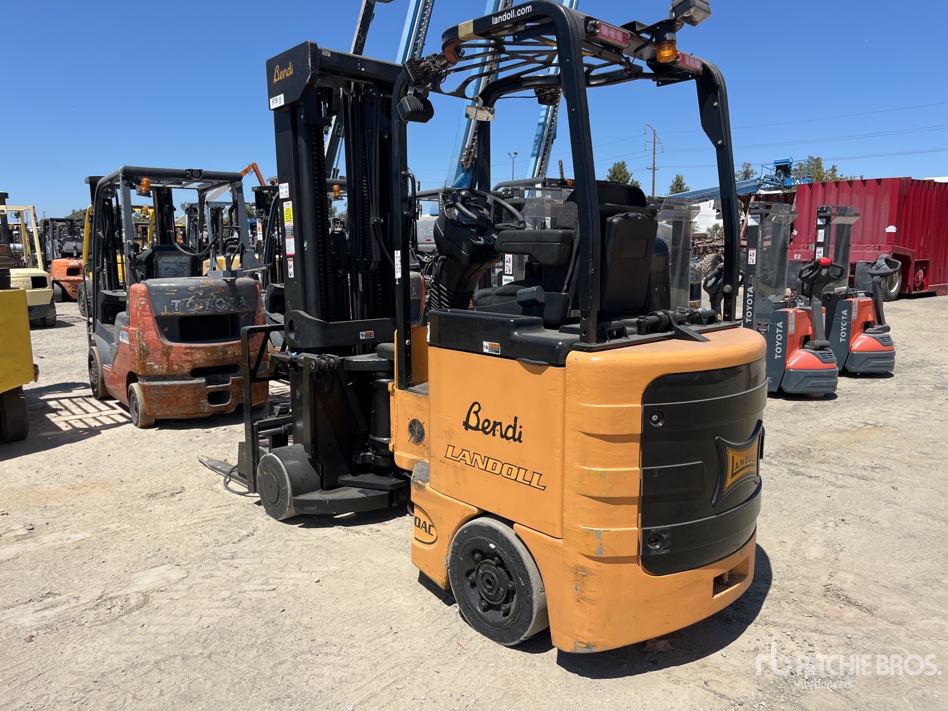 Bendi B30/42AC180D 3000 lb Electric Forklift | Ritchie Bros. Auctioneers