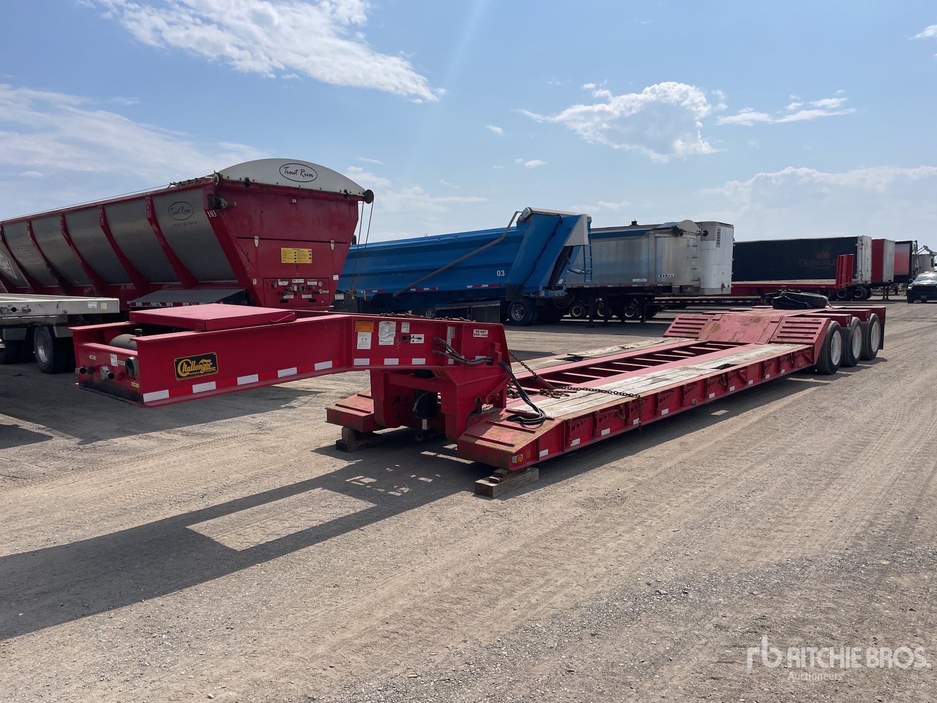 2022 Witzco RG-52 Tri/A Removable Gooseneck Rimorchio ribassato | Ritchie Bros. Auctioneers