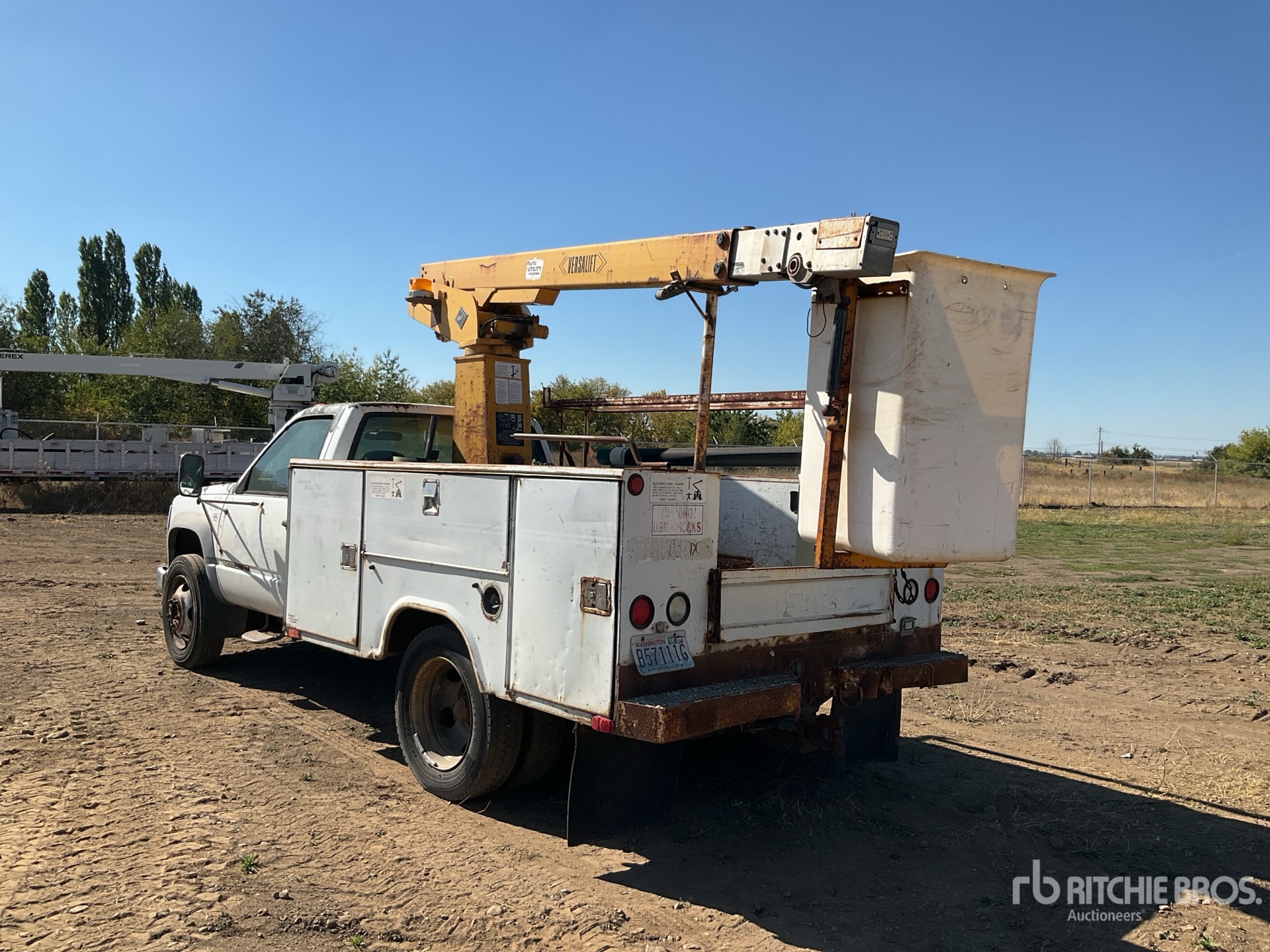 1994 Versalift TEL 29 N 29 ft on 1994 GMC Sierra 3500HD 4x2 Bucket ...