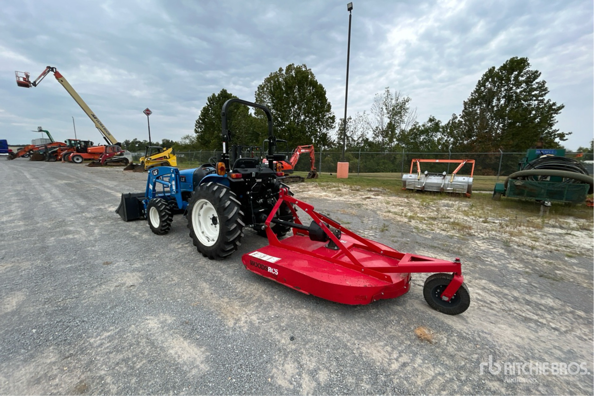 2022 LS Mtron MT225E 4WD Utility Tractor | Ritchie Bros. Auctioneers
