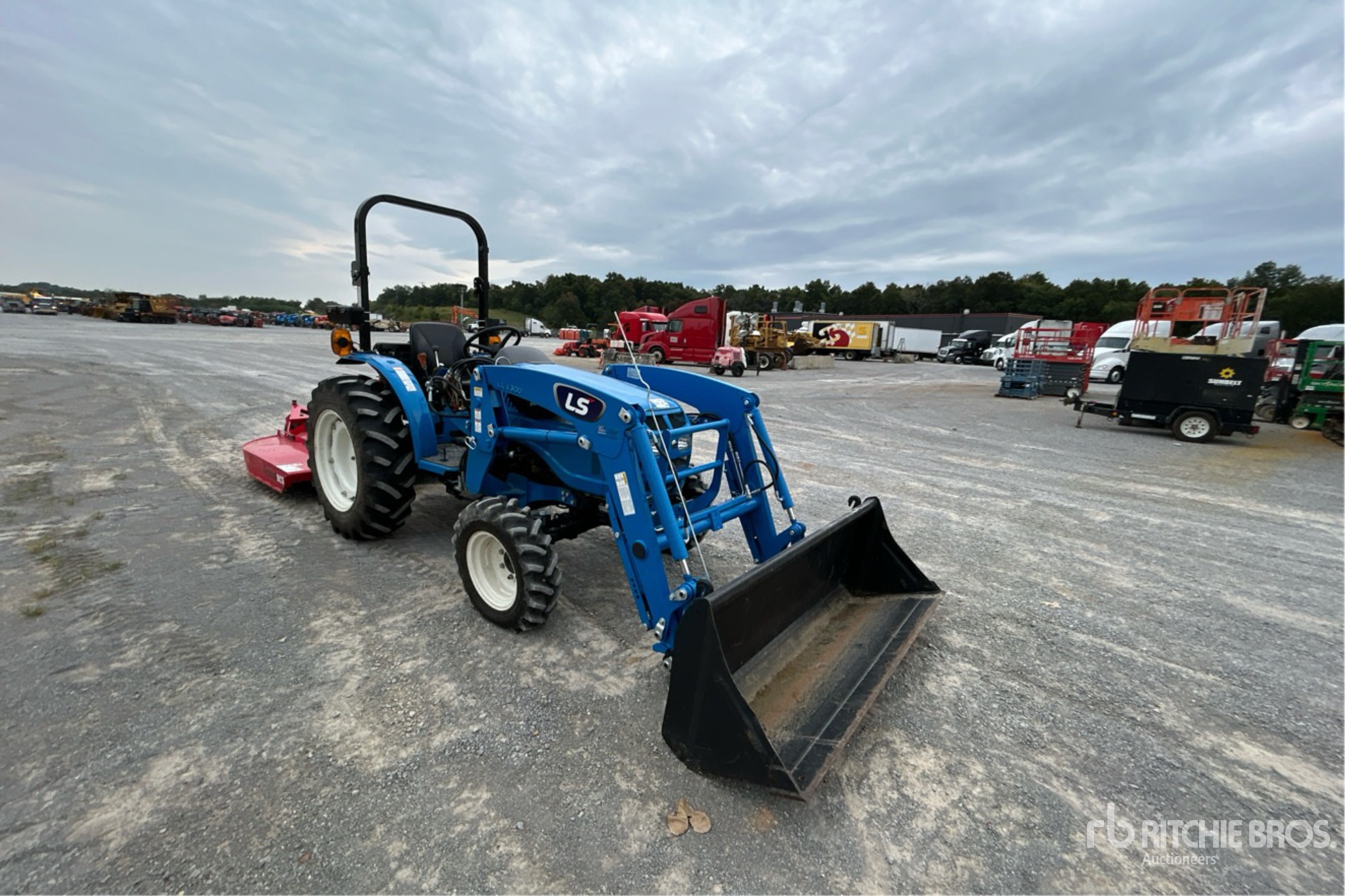 2022 LS Mtron MT225E 4WD Utility Tractor | Ritchie Bros. Auctioneers