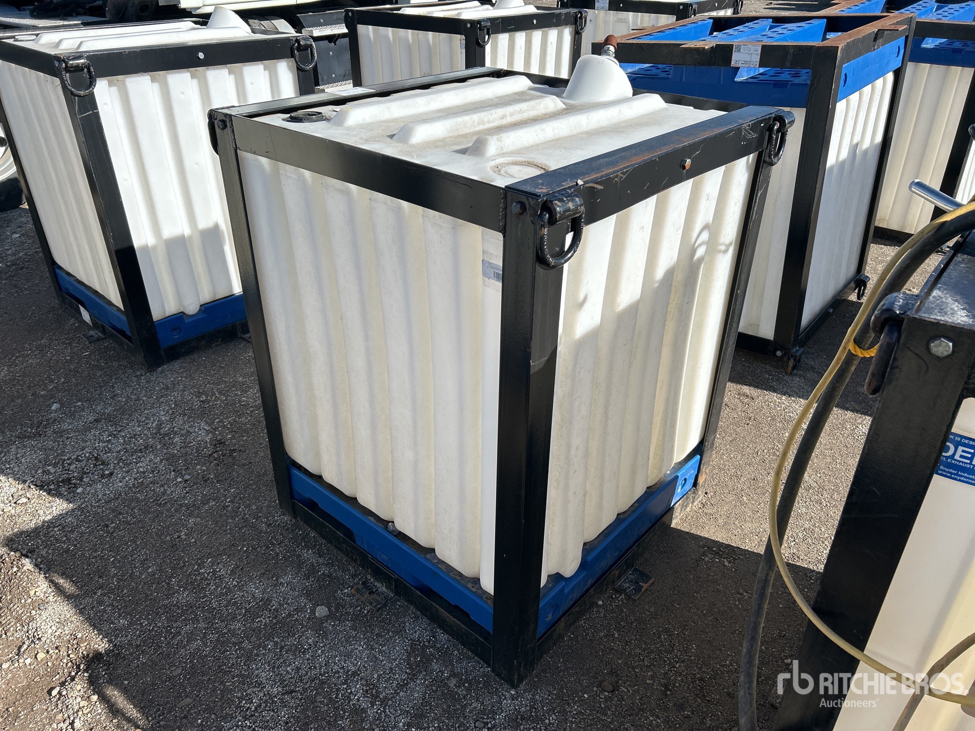 180 gal Skid Mounted DEF Kraftstofftank | Ritchie Bros. Auctioneers