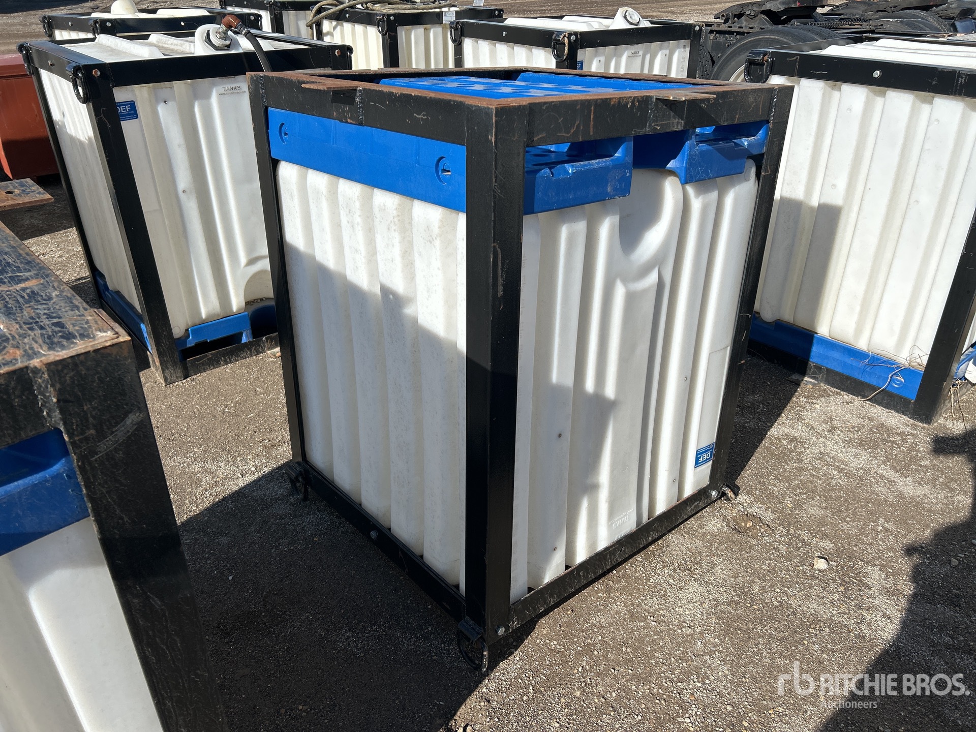 180 gal Skid Mounted DEF Kraftstofftank | Ritchie Bros. Auctioneers