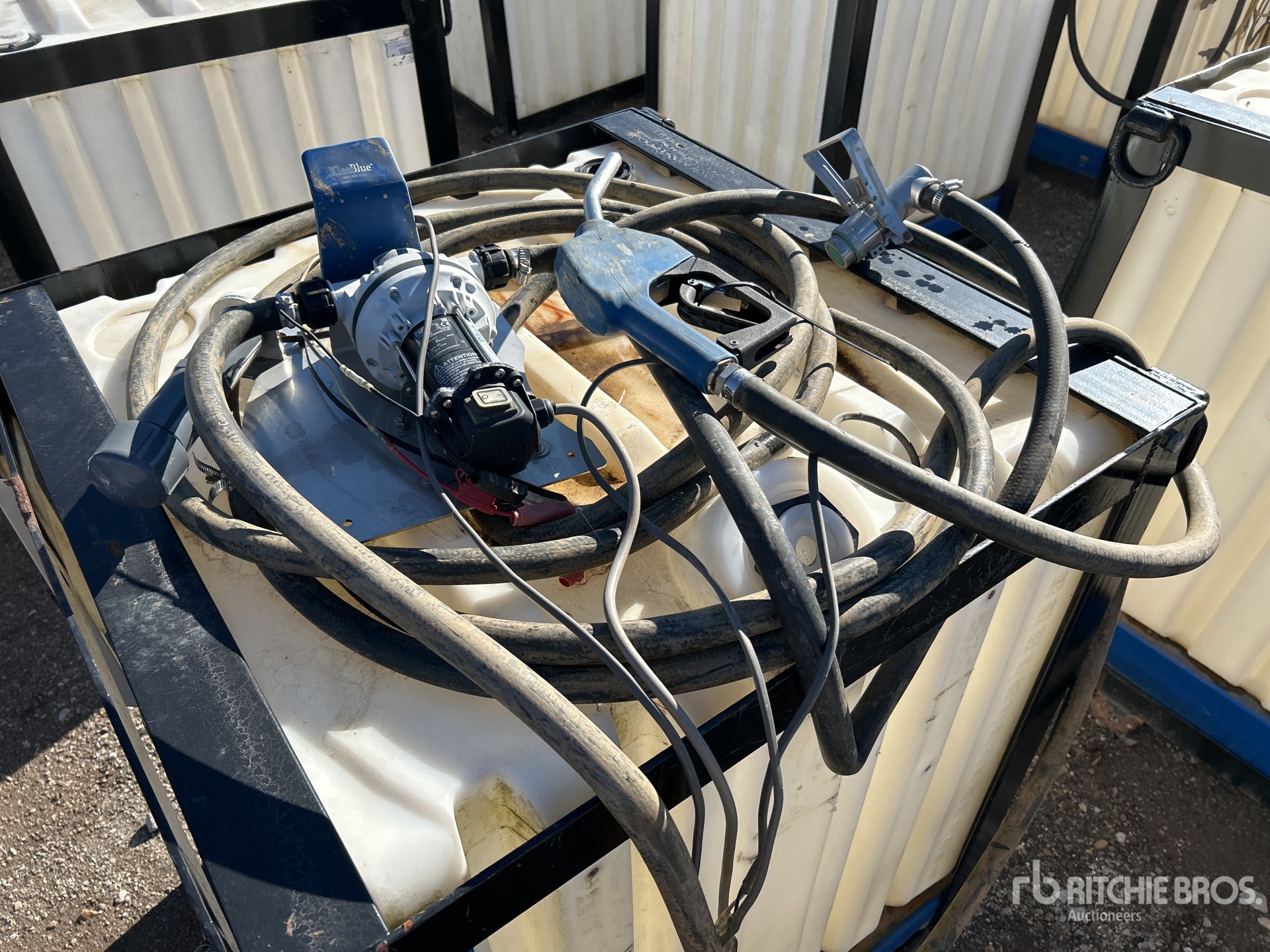 180 gal Skid Mounted DEF Kraftstofftank | Ritchie Bros. Auctioneers