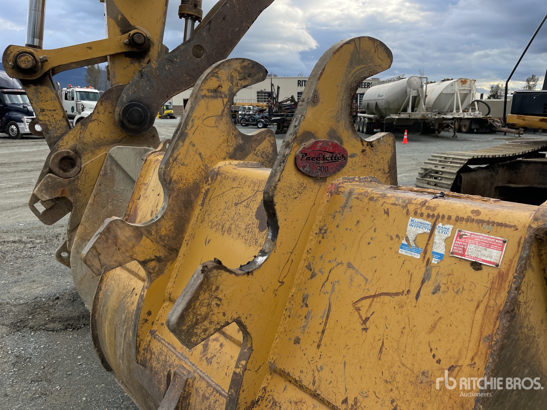 72 in Q/C Cleanup Excavator Bucket - Fits Cat 336 | Ritchie Bros ...