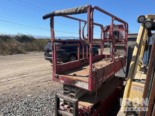 2012 MEC 2633ES Electric Scissor Lift (Inoperable) in Milpitas ...
