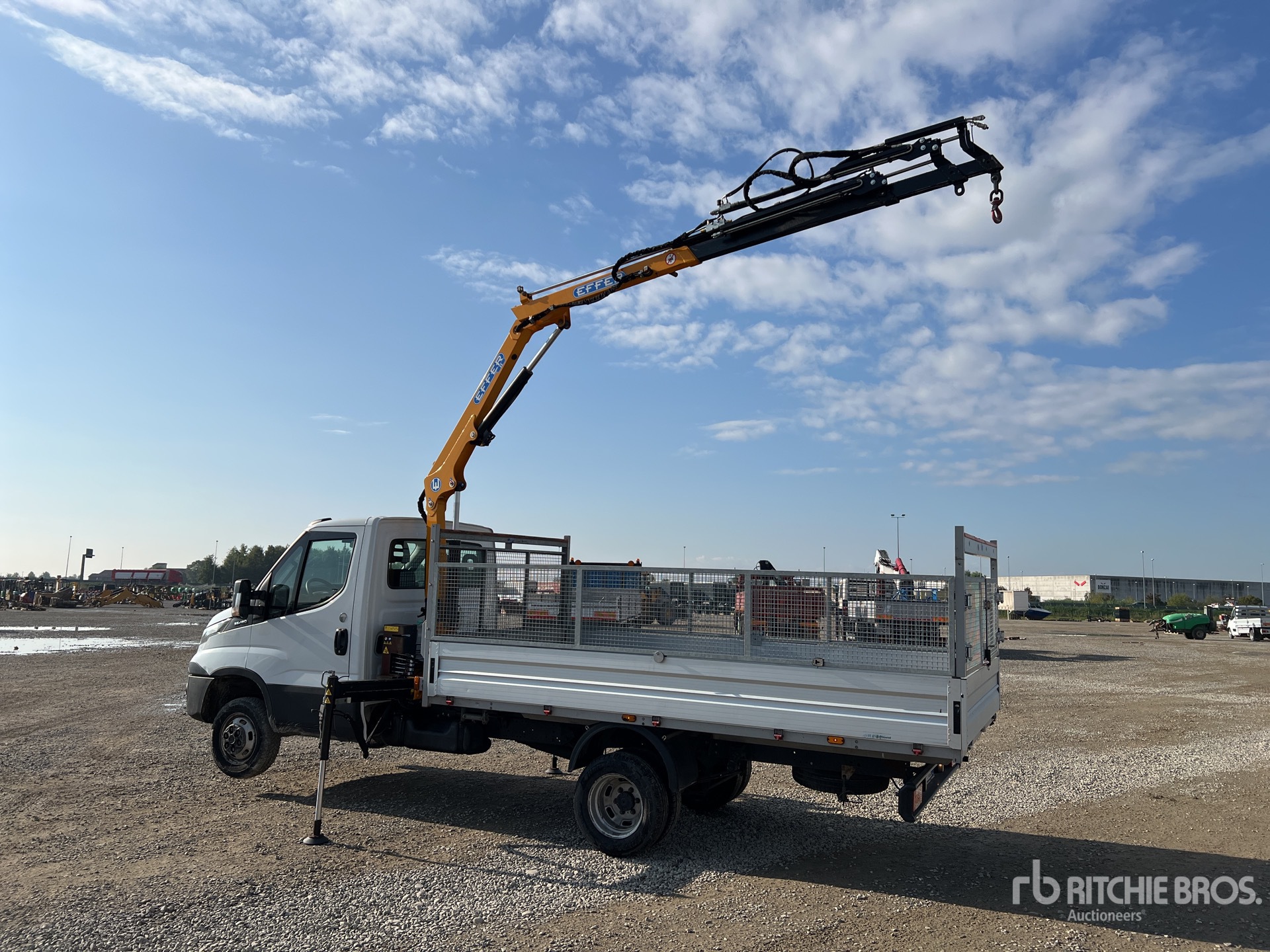 2018 Effer 35/3S 790 kg Articulated Boom on 2018 Iveco Daily 35C12 ...