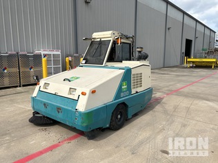 2017 Tennant 800GAS Ride-On Floor Sweeper in PASADENA, Texas, United ...