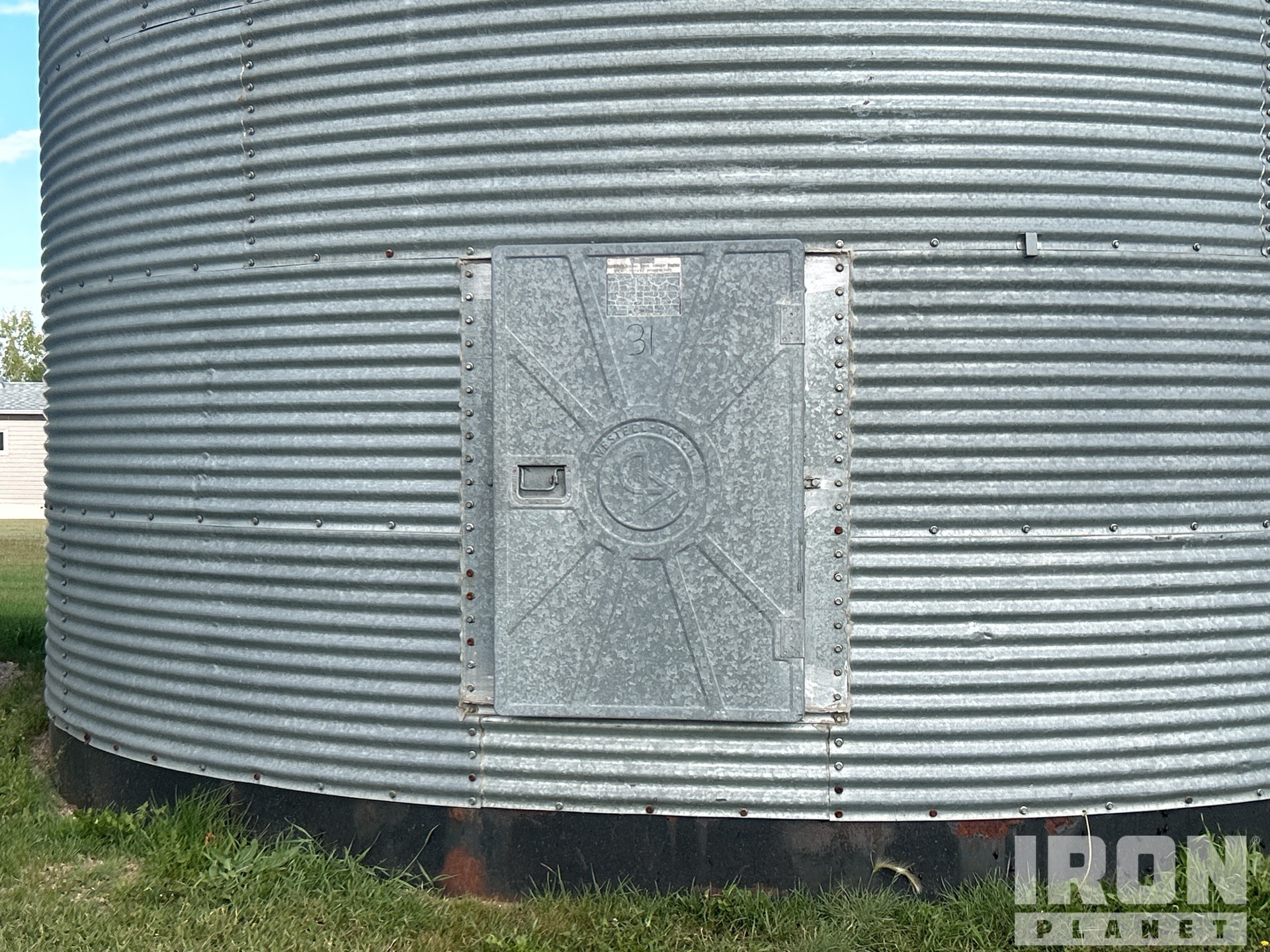 Westeel Rosco +/- 2900 bu 4 Ring Grain Bin | Ritchie Bros. Auctioneers