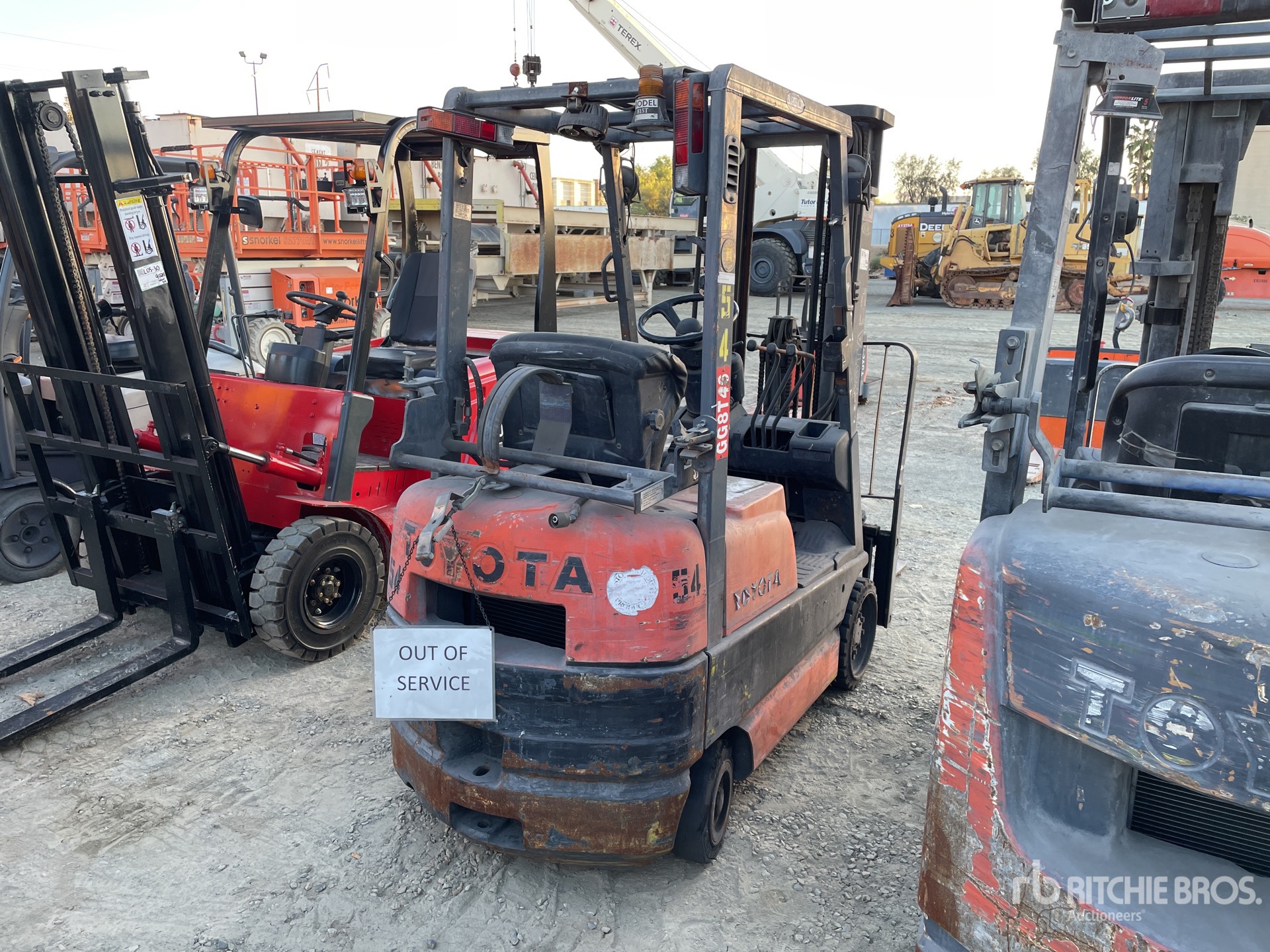 1999 Toyota 42-6FGCU15 2800 lb Caretilla de Ruedas de Macizas (Inoperable) | Ritchie Bros ...