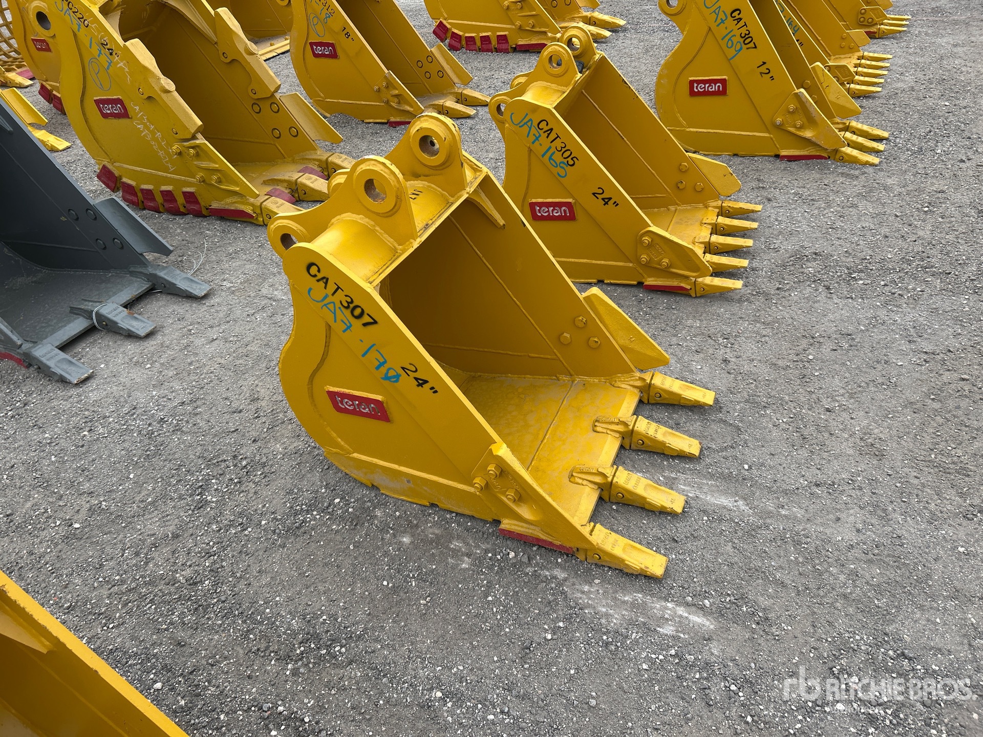 Teran BKT30724 24 in 0.27 cyd Digging Godet d'excavatrice - Fits Cat ...