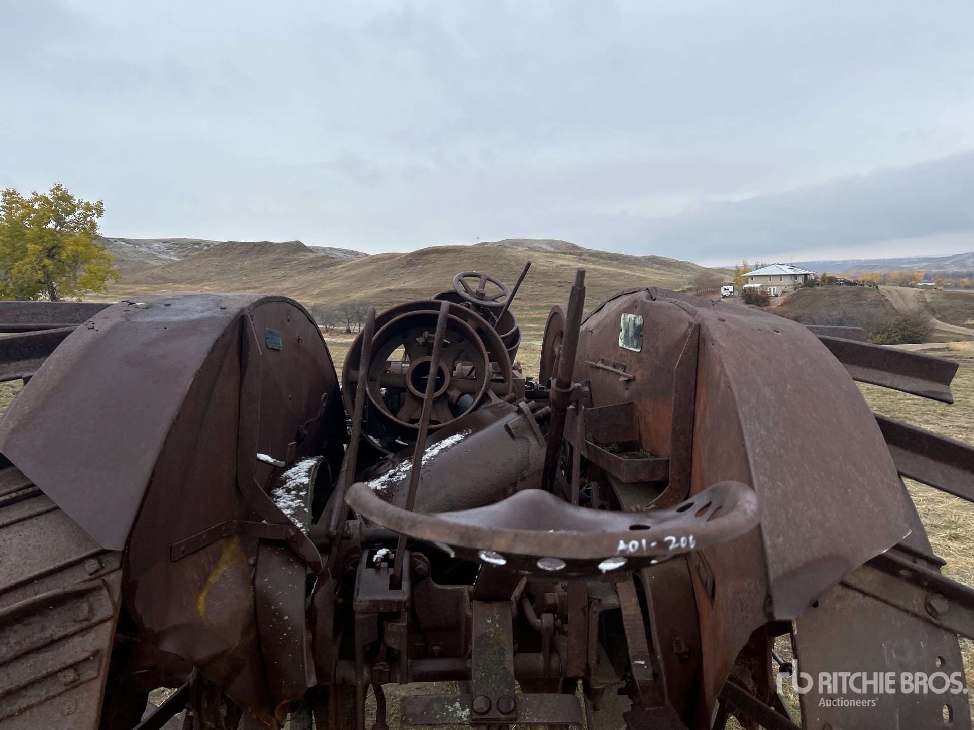 Titan 1020 2WD Wide Front Antique Tractor (Inoperable) | Ritchie Bros ...