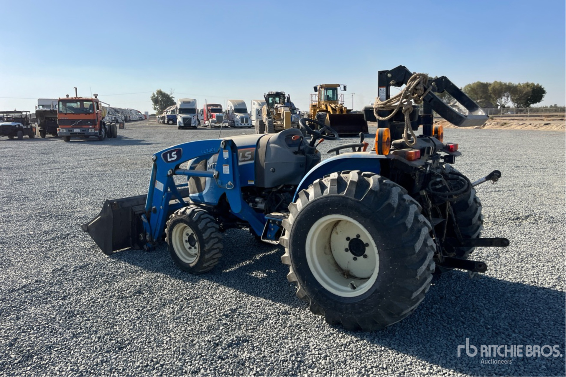 2019 LS Mtron MT230E 4WD Utility Tractor | Ritchie Bros. Auctioneers
