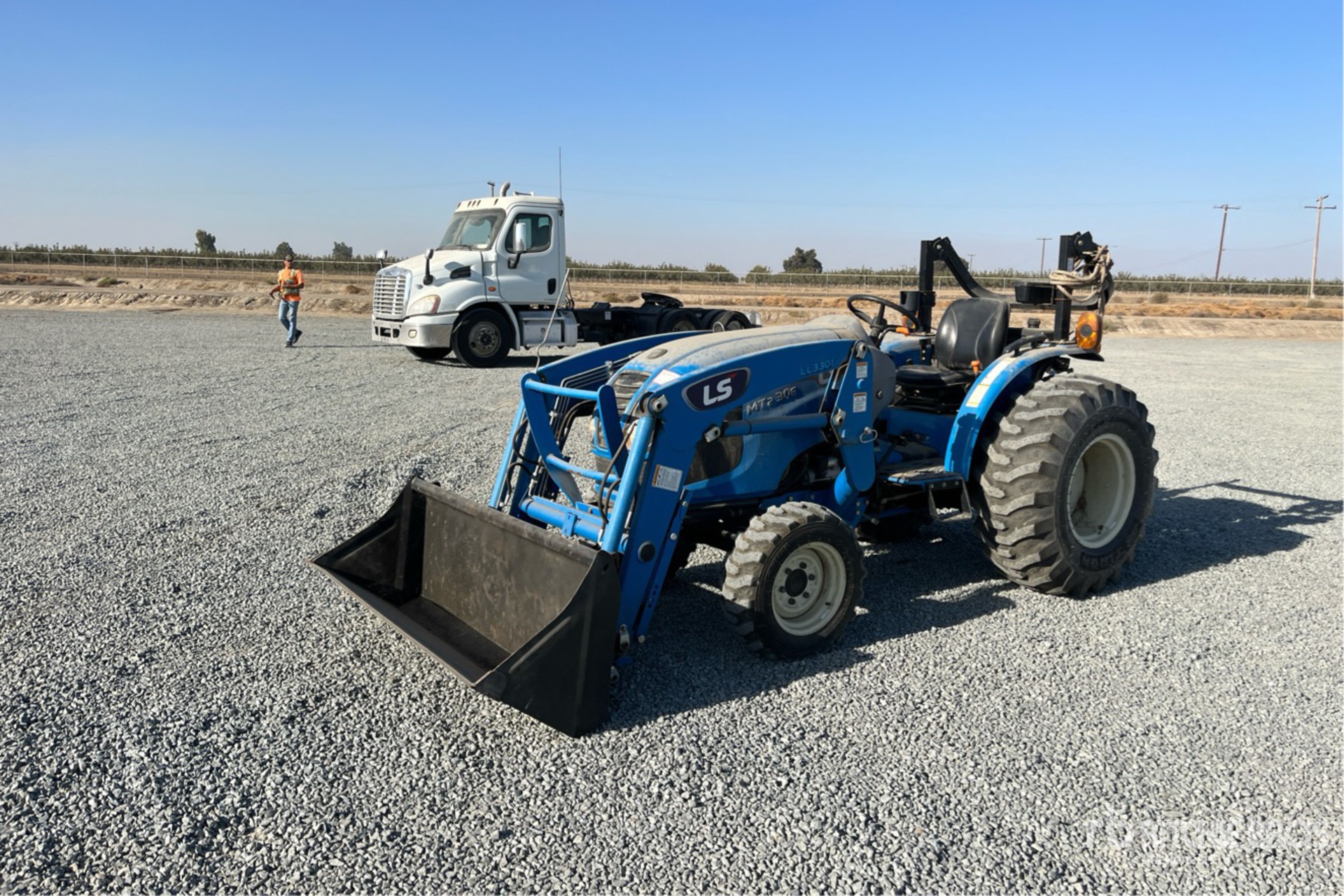 2019 LS Mtron MT230E 4WD Utility Tractor | Ritchie Bros. Auctioneers