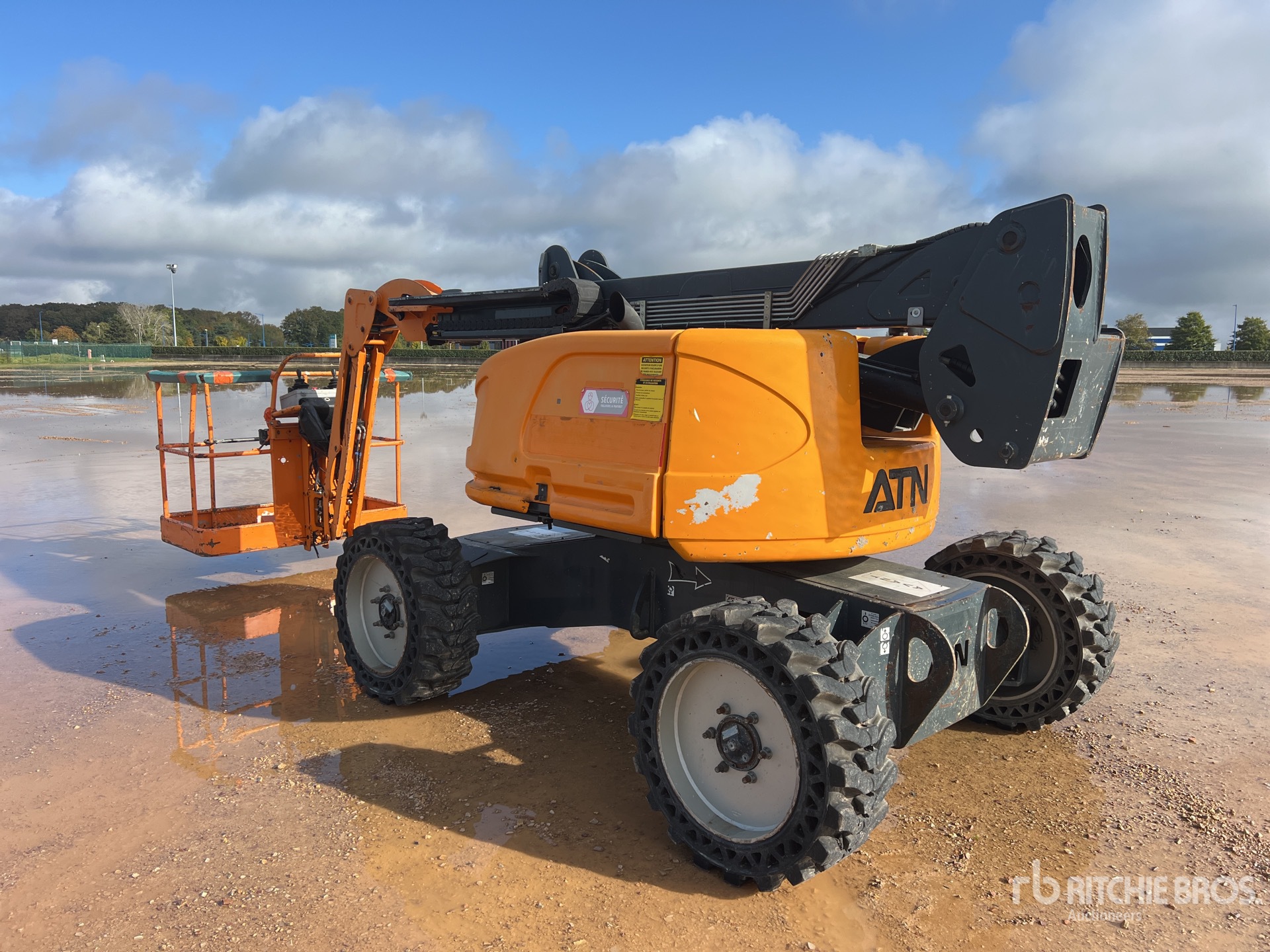 2015 ATN ZEBRA 12 4WD Diesel Nacelle Articulee Piattaforma monobraccio ...