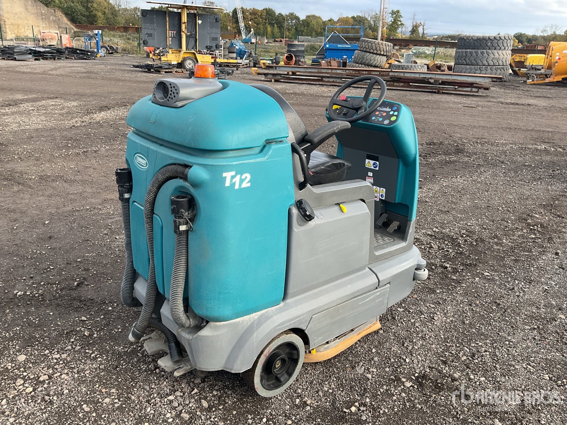 2021 Tennant T12 Ride-On Electric Fregadora de Suelos | Ritchie Bros ...