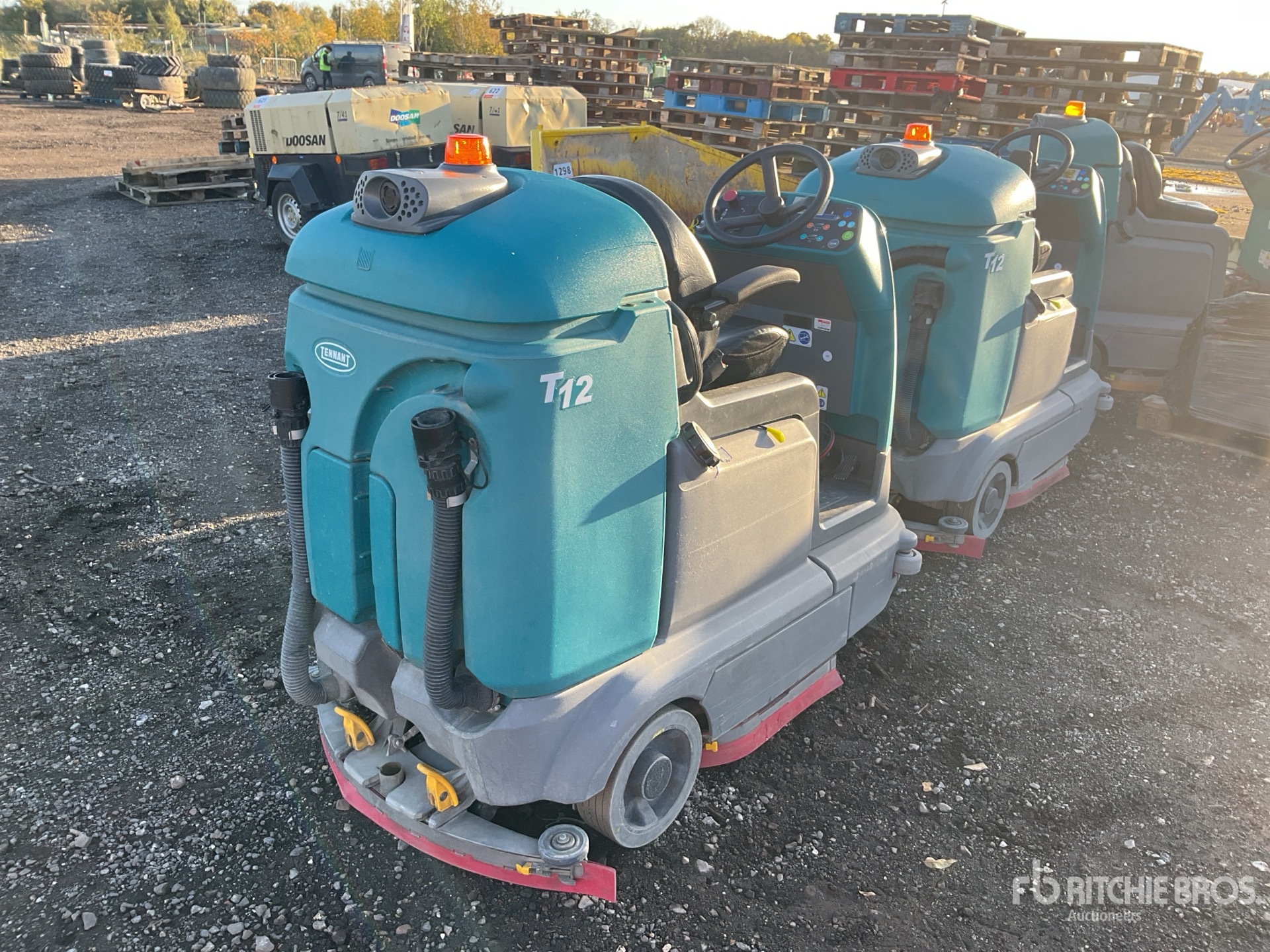 2021 Tennant T12 Ride-On Electric Macchina pulizia pavimenti | Ritchie ...