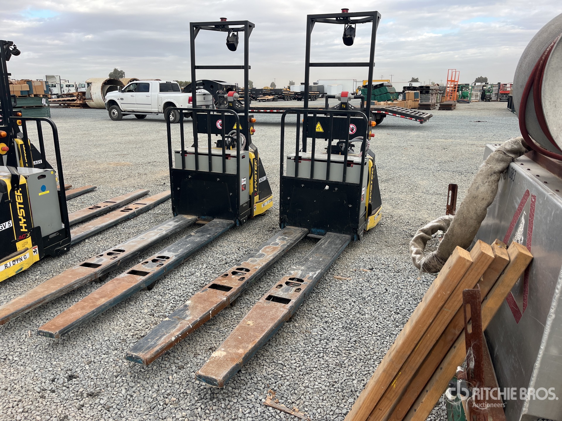 2018 Hyster B80ZHD 8000 lb Electric Pallet Jack | Ritchie Bros. Auctioneers