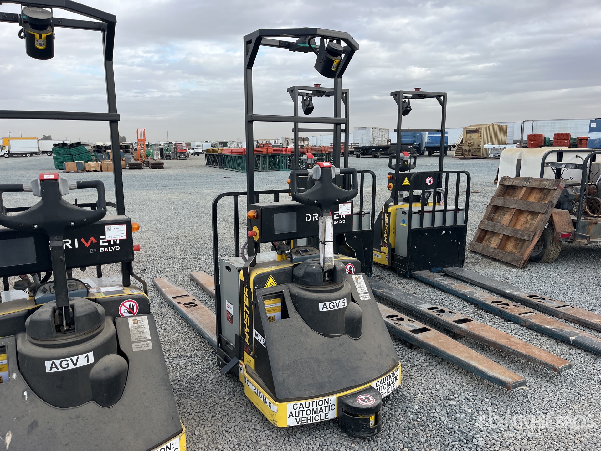 2018 Hyster B80ZHD 8000 lb Electric Pallet Jack | Ritchie Bros. Auctioneers