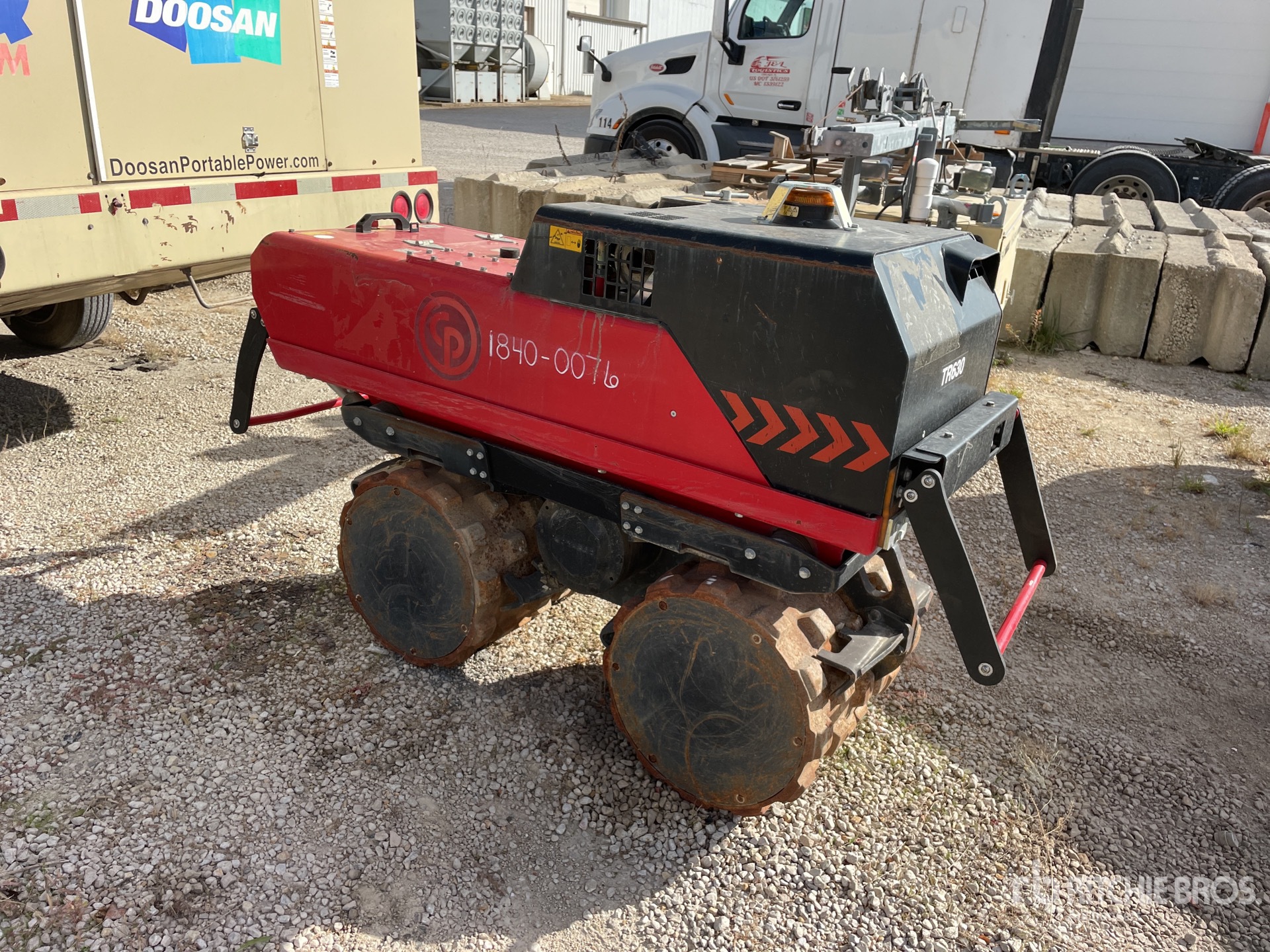 2011 Chicago Pneumatic TR630 Rouleau de compactage (Inoperable ...