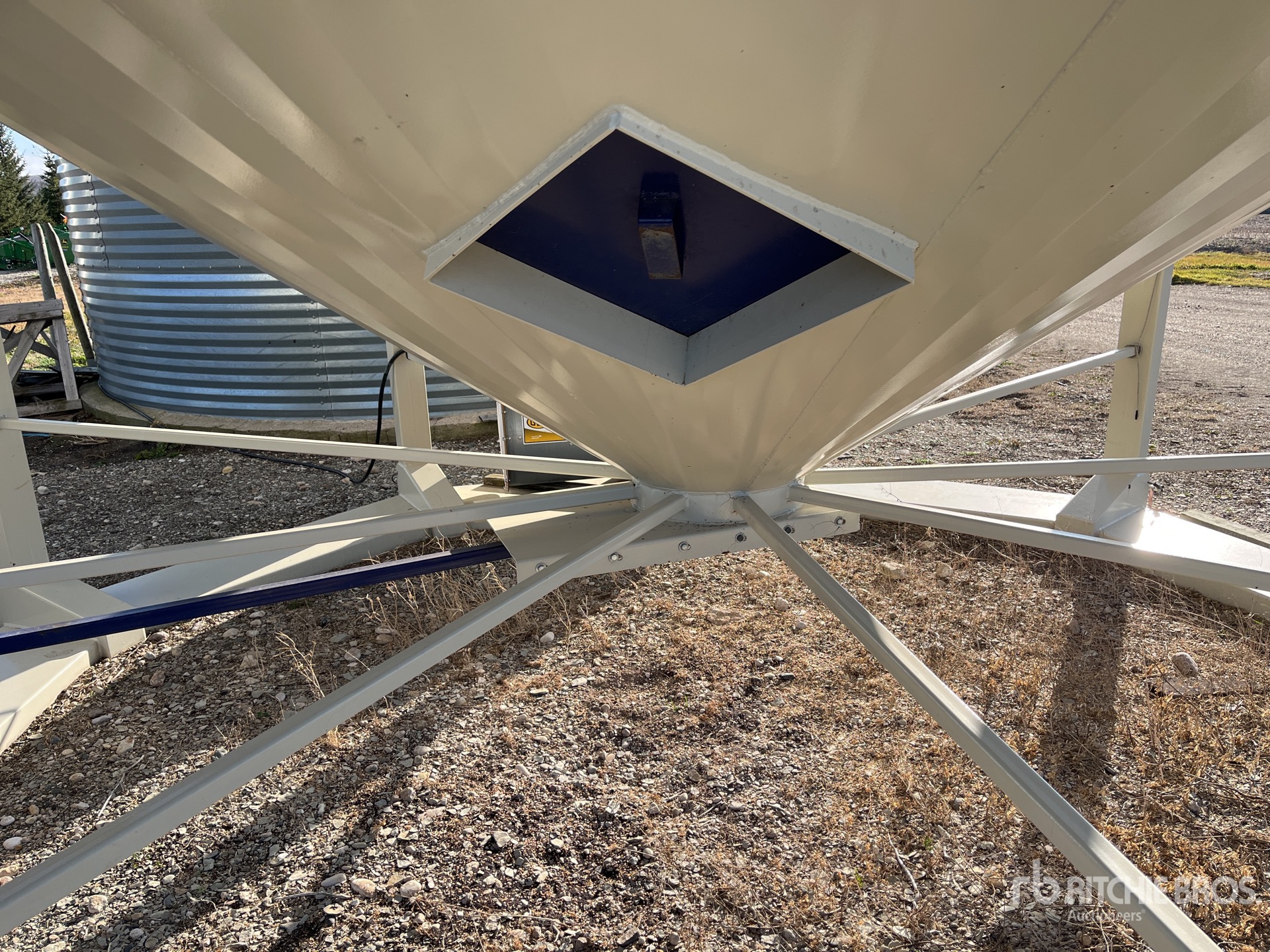 JTL 1825FA +/- 6400 bu Smooth Wall Hopper Contenedor de grano | Ritchie ...