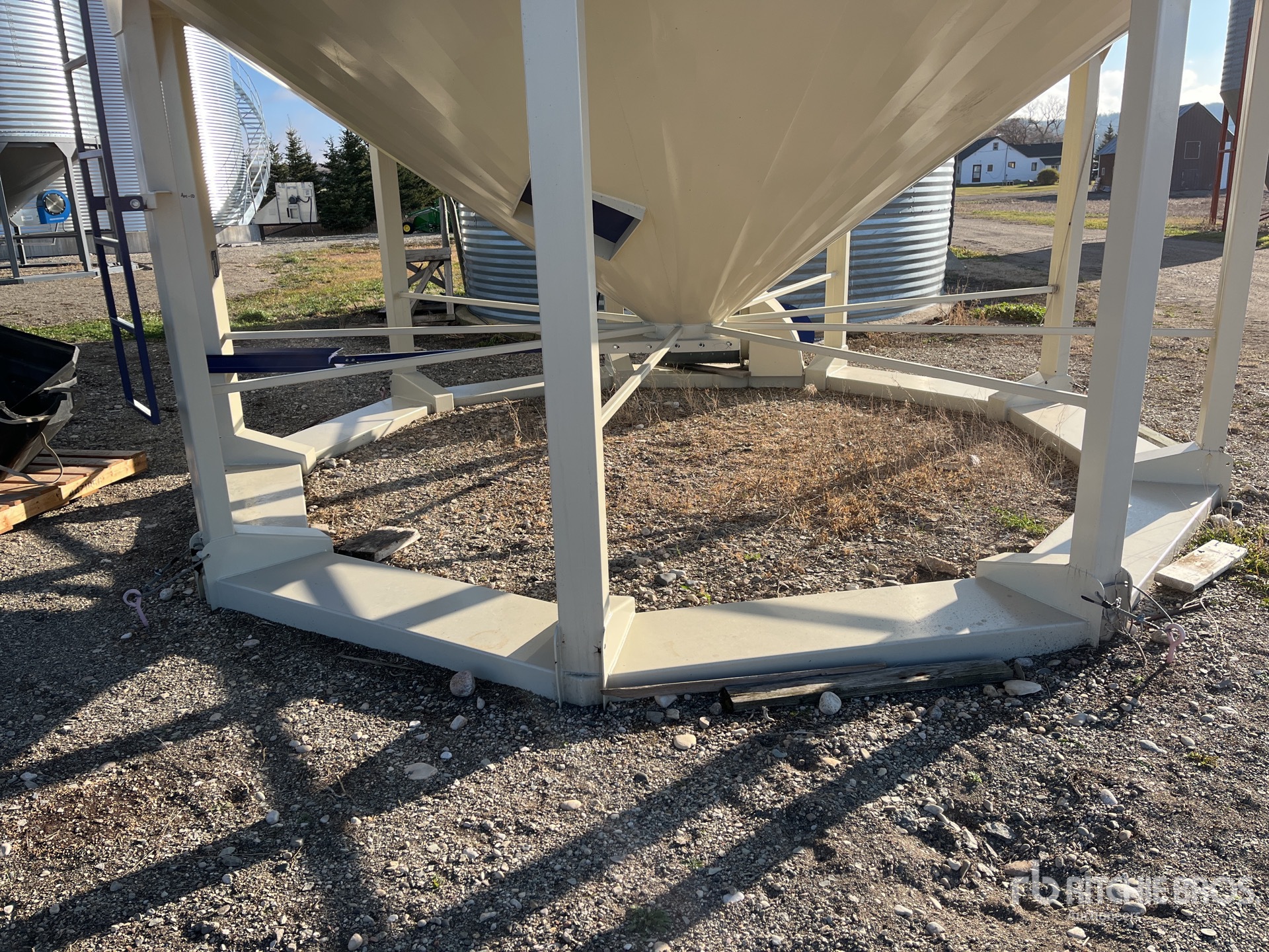 JTL 1825FA +/- 6400 bu Smooth Wall Hopper Contenedor de grano | Ritchie ...