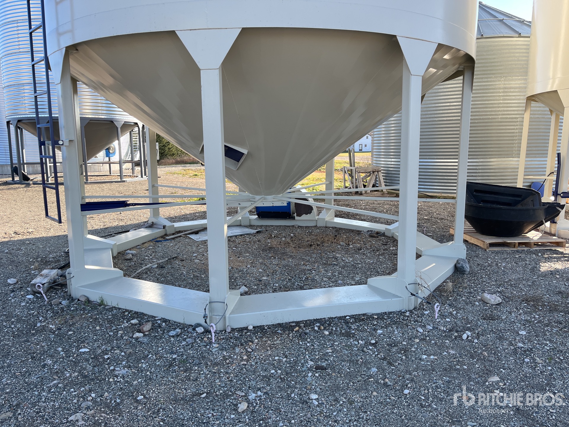 JTL 1825FA +/- 6400 bu Smooth Wall Hopper Contenedor de grano | Ritchie ...