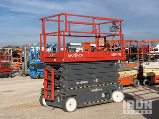 2017 Skyjack SJIII-4740 Electric Scissor Lift in Morris, Illinois ...