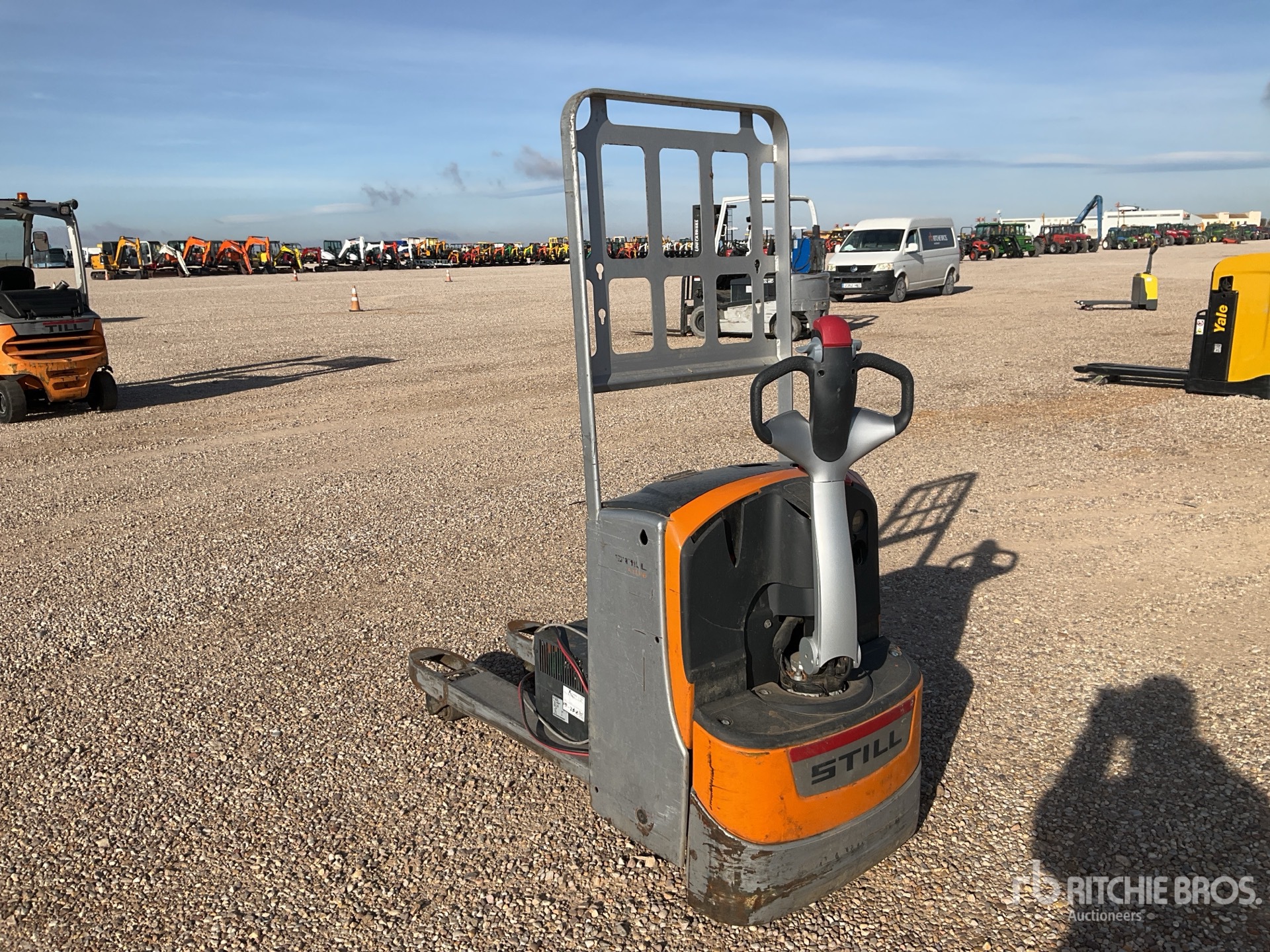 2017 Still EXU 16 Electric Transpalette | Ritchie Bros. Auctioneers