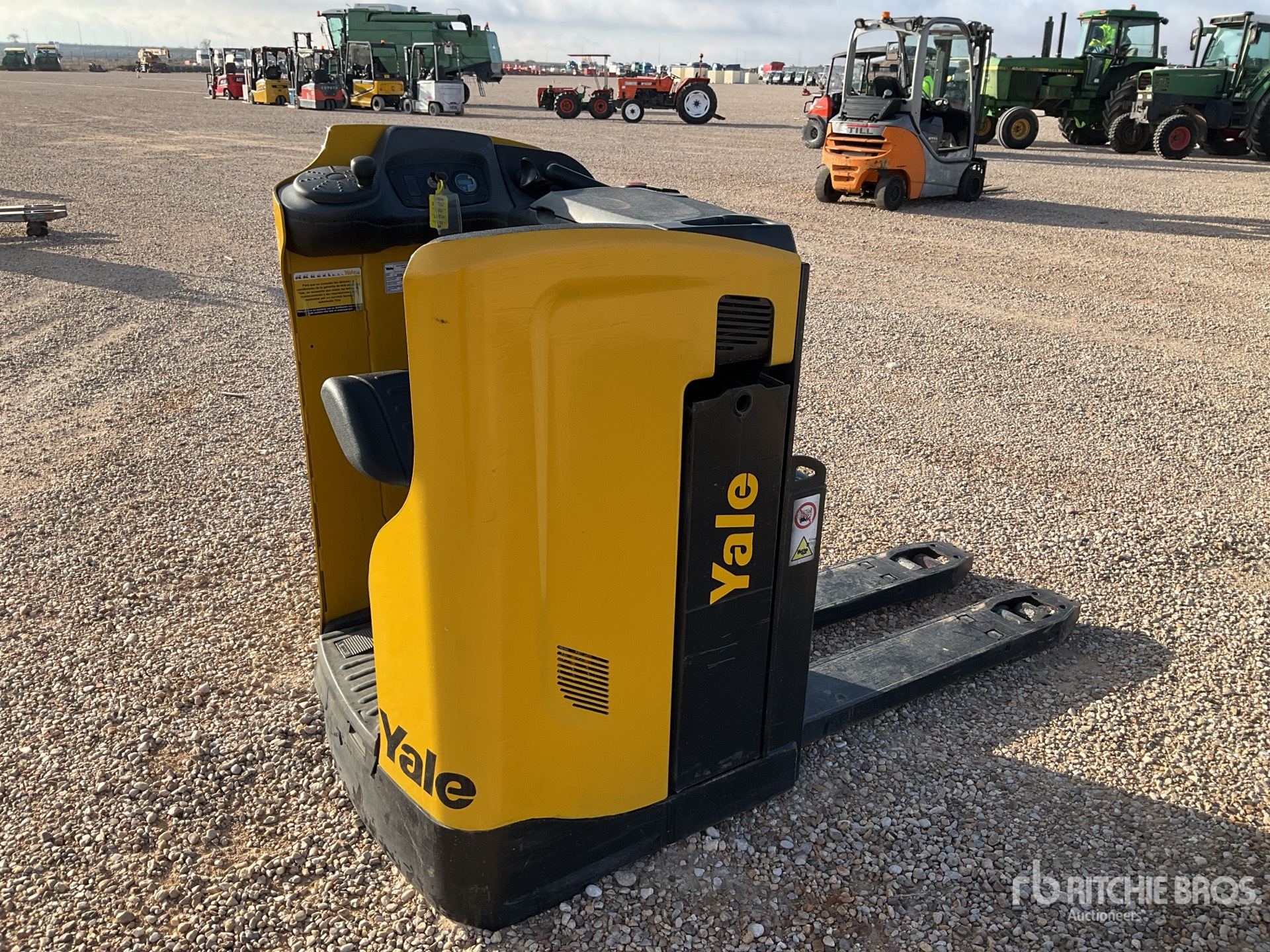 2017 Yale MP 20 T Electric Transpalette | Ritchie Bros. Auctioneers