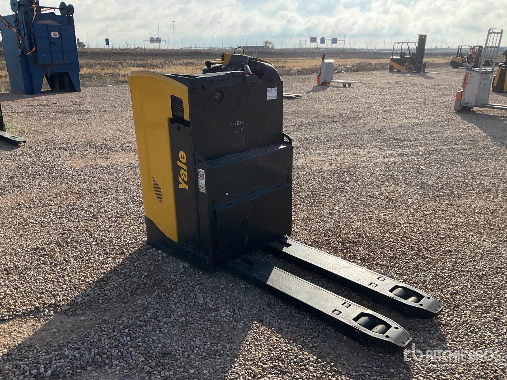 2017 Yale MP 20 T Electric Pallet Jack | Ritchie Bros. Auctioneers