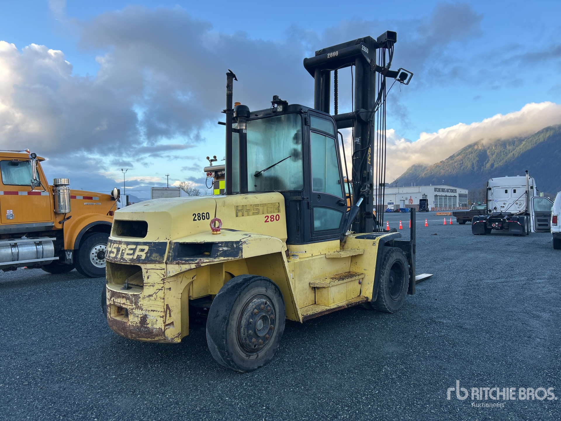 2003 Hyster 280 28000 lb Carretilla Elevadora Neumática | Ritchie Bros ...