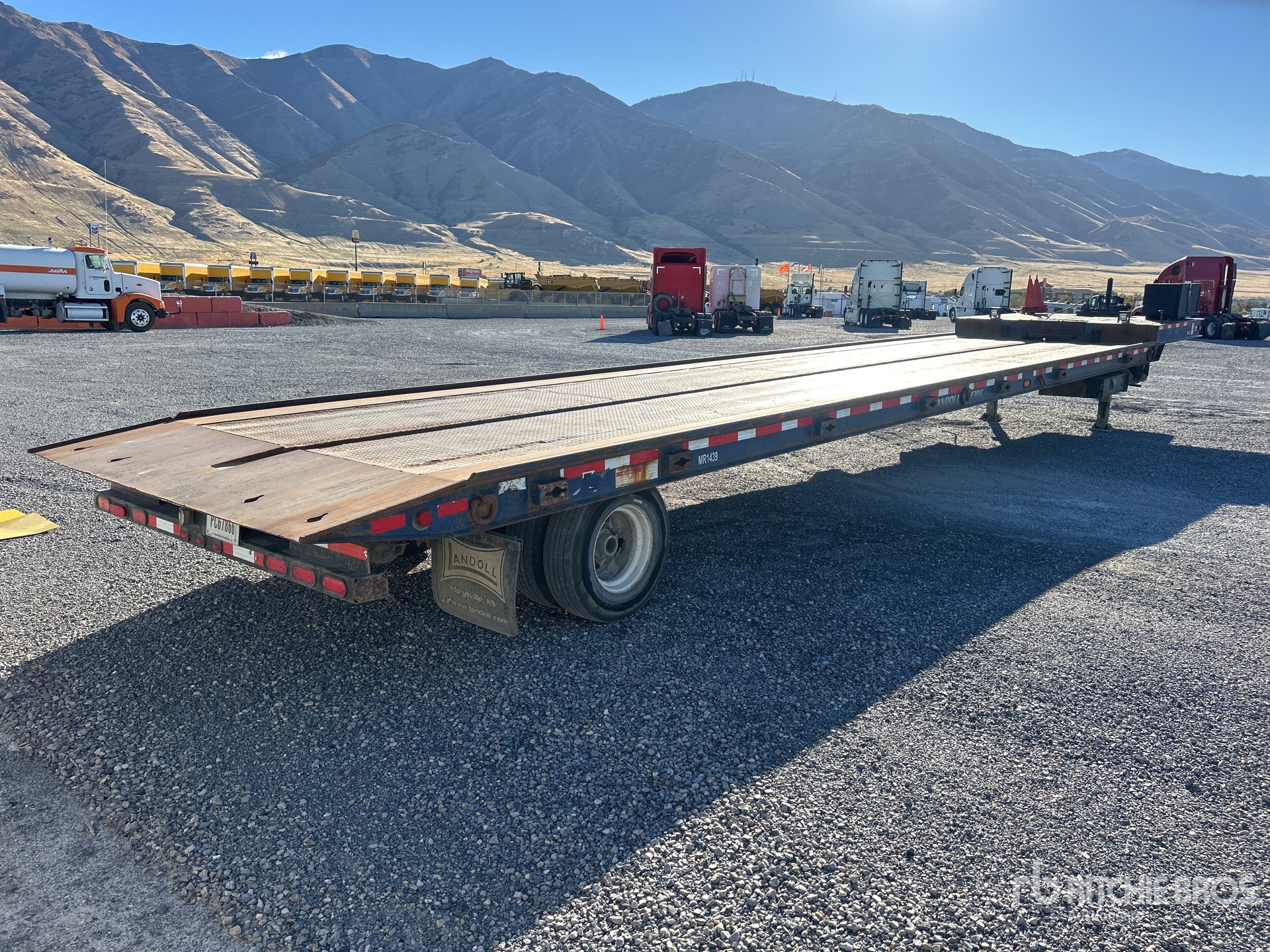 2014 Landoll 47 ft S/A Sliding Axle Trailer | Ritchie Bros. Auctioneers