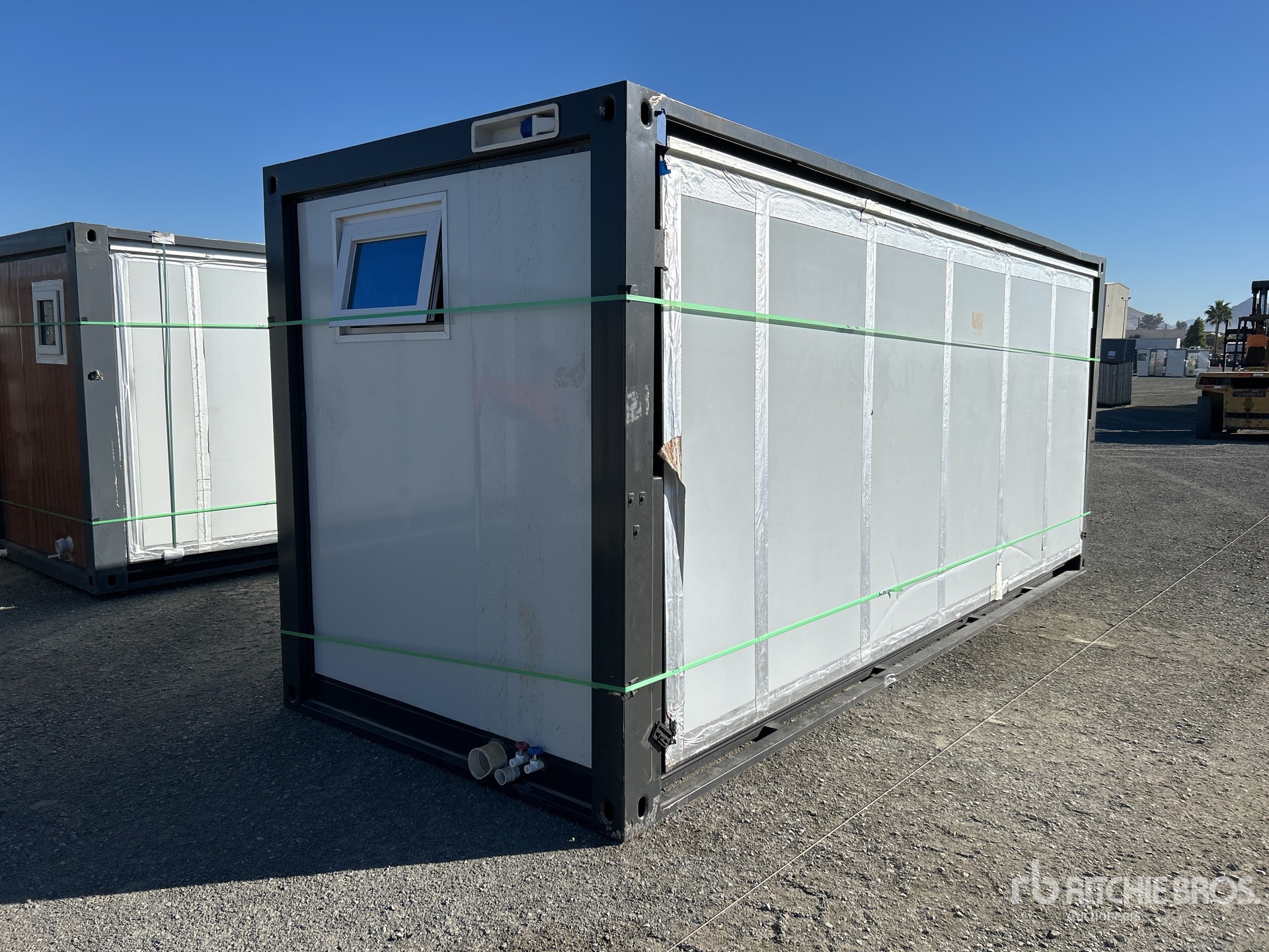 2023 AGT 1920FB 19 ft x 20 ft Expandable House Divers - Structure ...