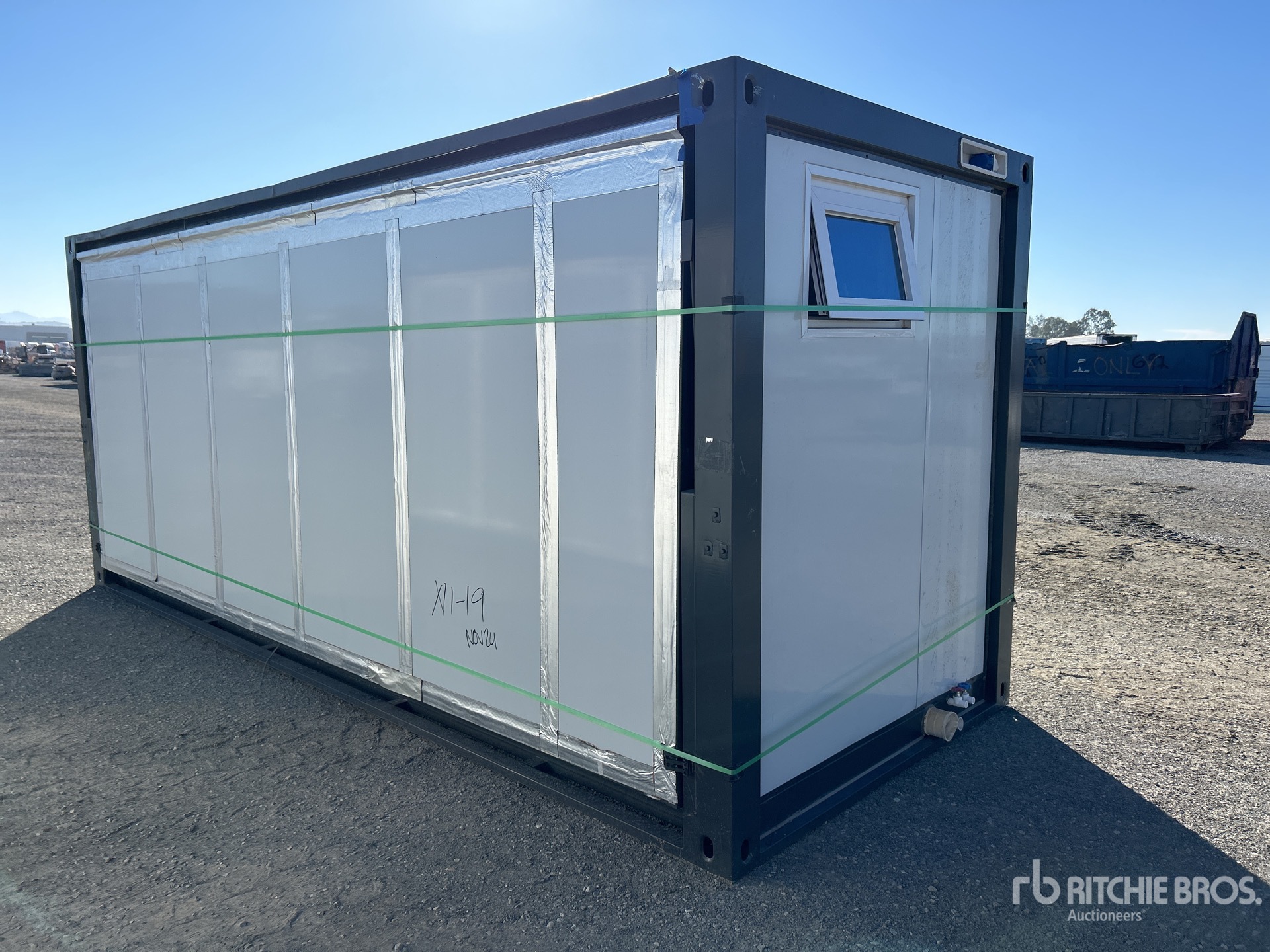 2023 AGT 1920FB 19 ft x 20 ft Expandable House Divers - Structure ...