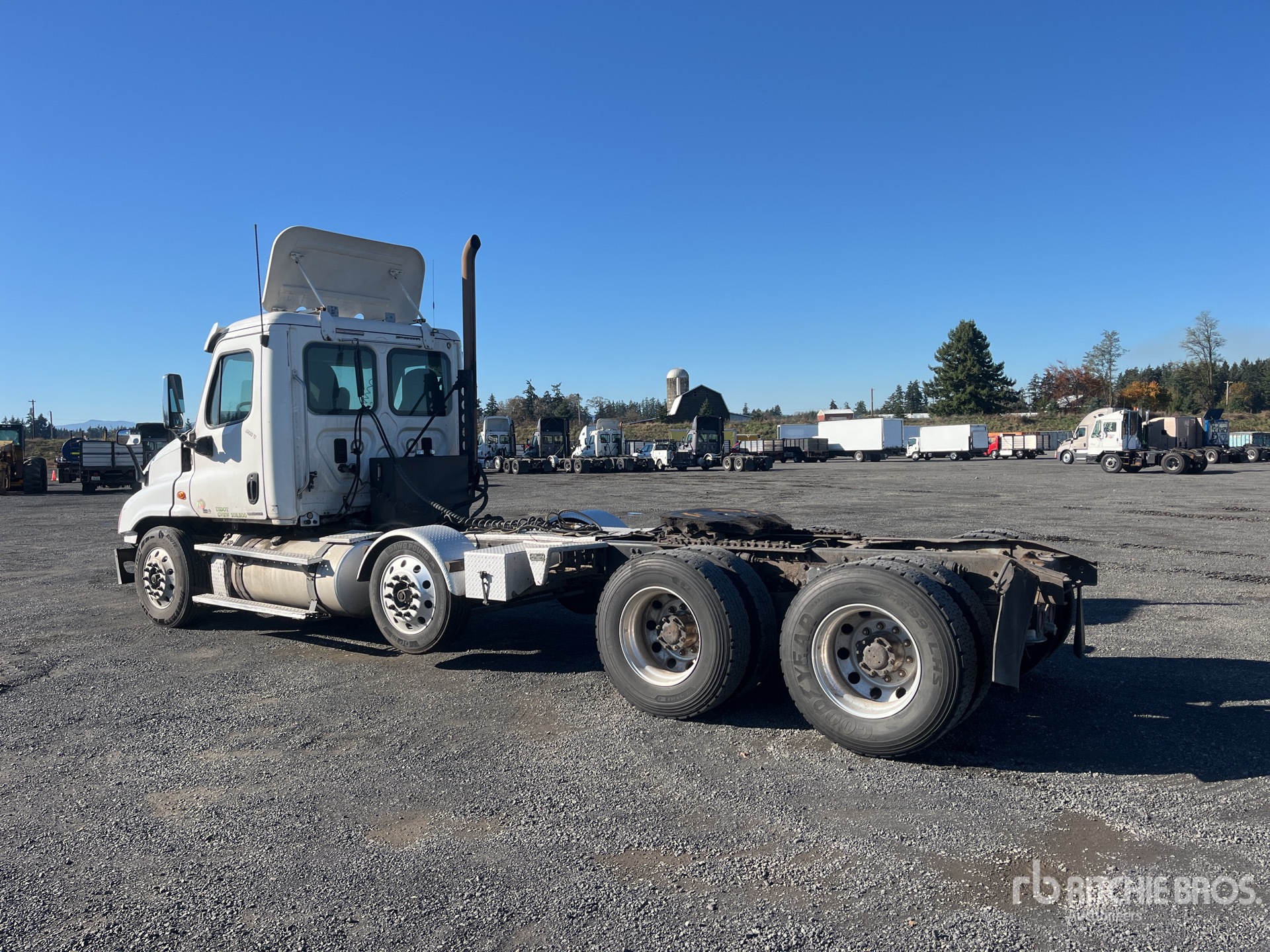 2012 Freightliner Cascadia 125 8x4 Tri/A Day Cab Truck Tractor ...