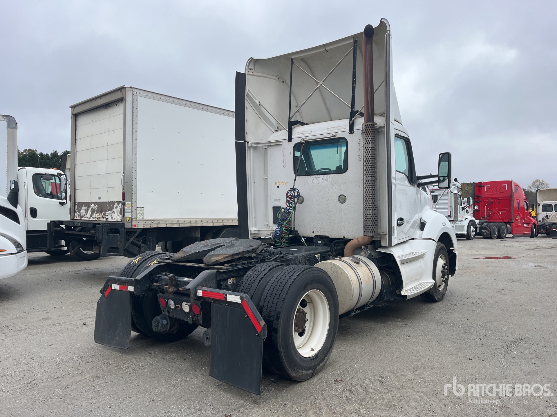2015 Kenworth T680 4x2 Cabeza Tractora Cabina Corta | Ritchie Bros ...
