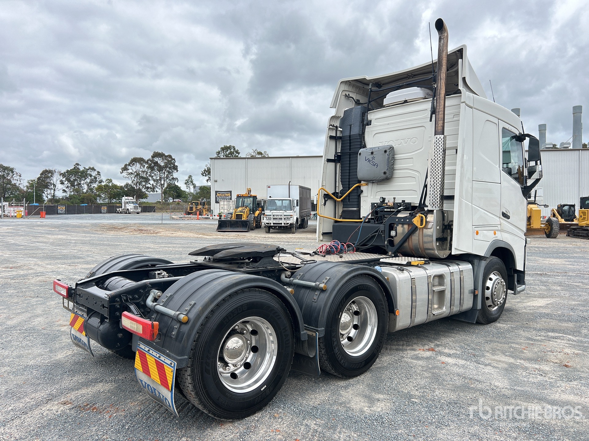 2017 Volvo FH13 6x4 Cabeza Tractora Cabina Dormitorio | Ritchie Bros ...