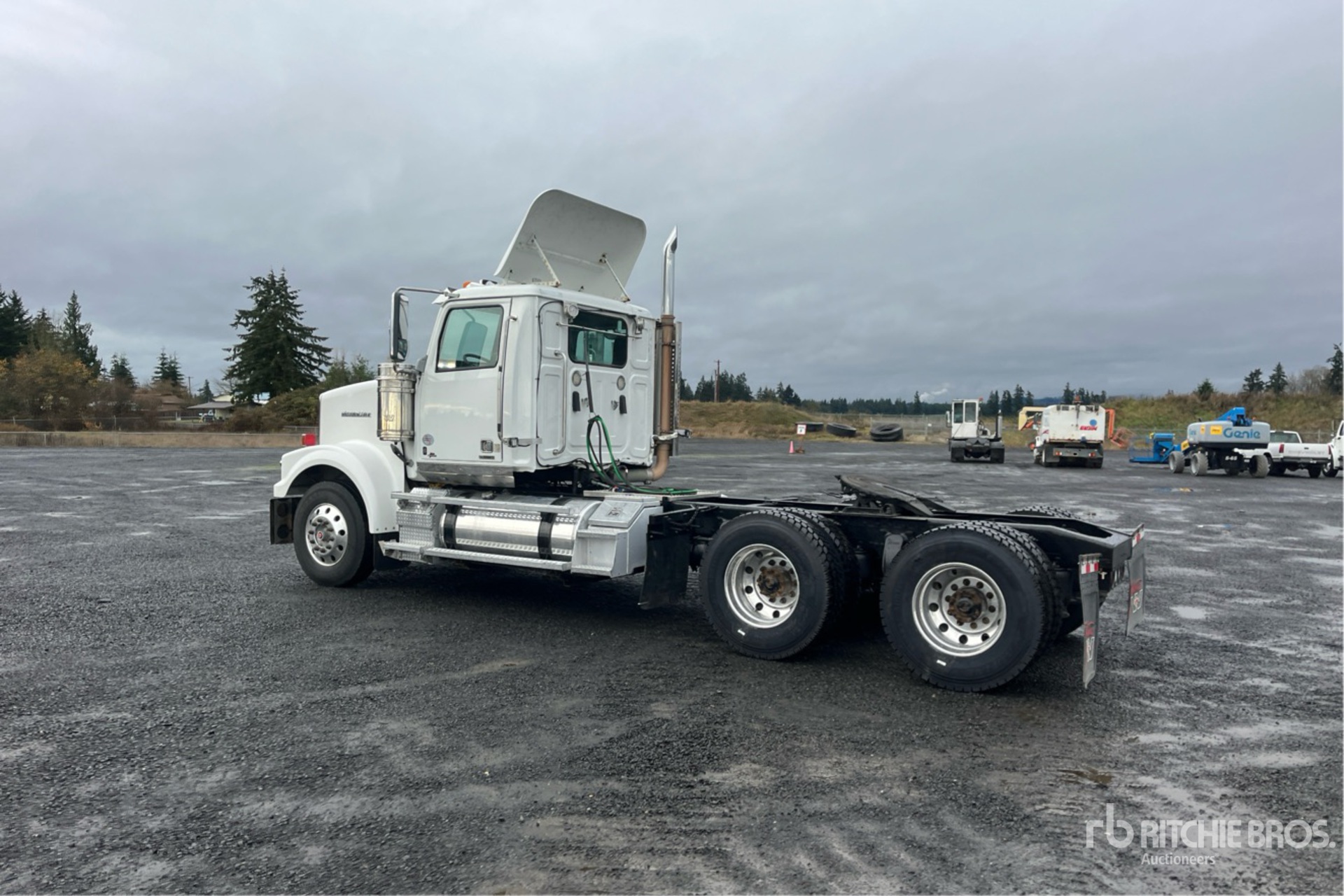 2022 Western Star 4900SF 6x4 T/A Day Cab Truck Tractor | Ritchie Bros ...