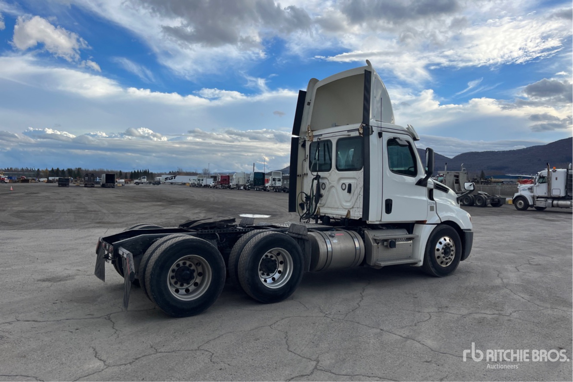 2019 Freightliner Cascadia 126 6x4 T/A Day Cab Truck Tractor | Ritchie ...