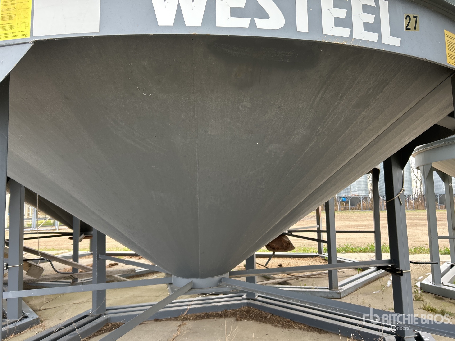 Westeel-Rosco +/- 2500 bu 7 Ring Hopper Grain Bin | Ritchie Bros ...