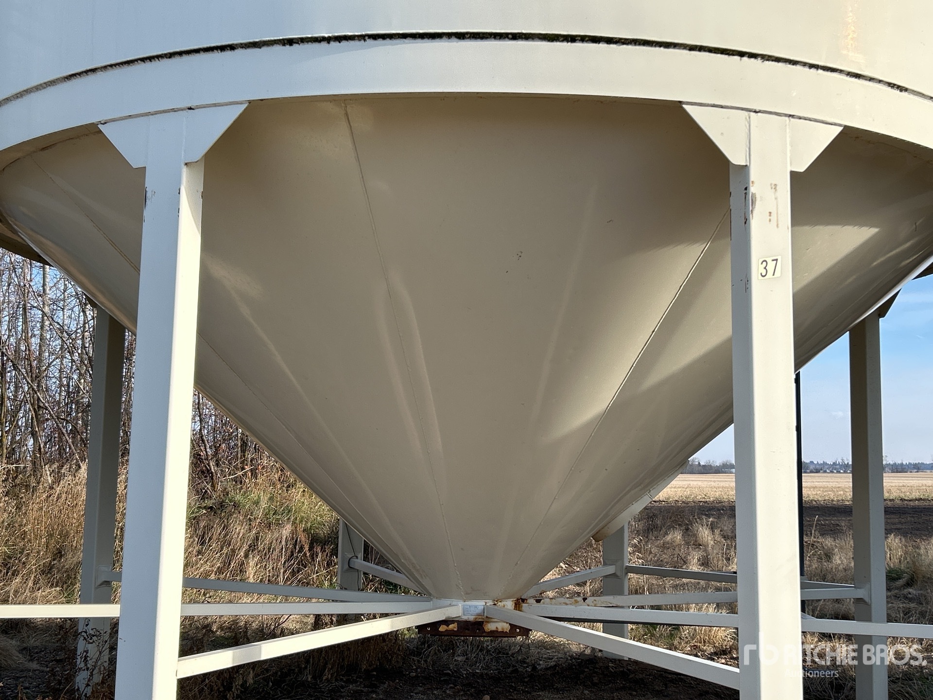 2009 Meridian 1620E +/- 4100 bu Smooth Wall Hopper Aeration Trémie à ...