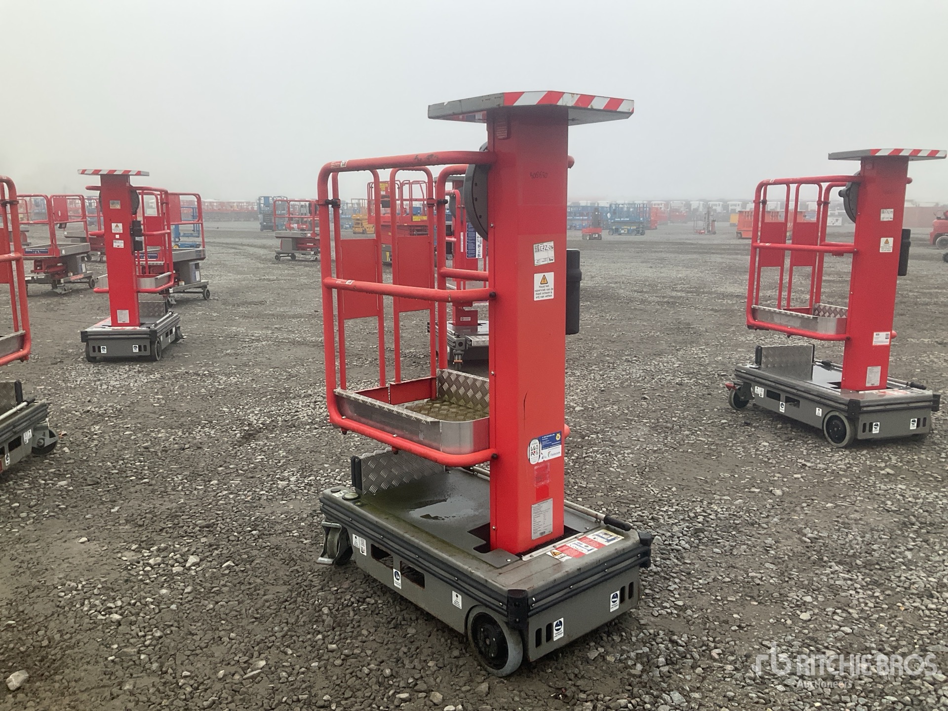 2018 Power Towers Eco lift Plateforme élévatrice à mât vertical ...