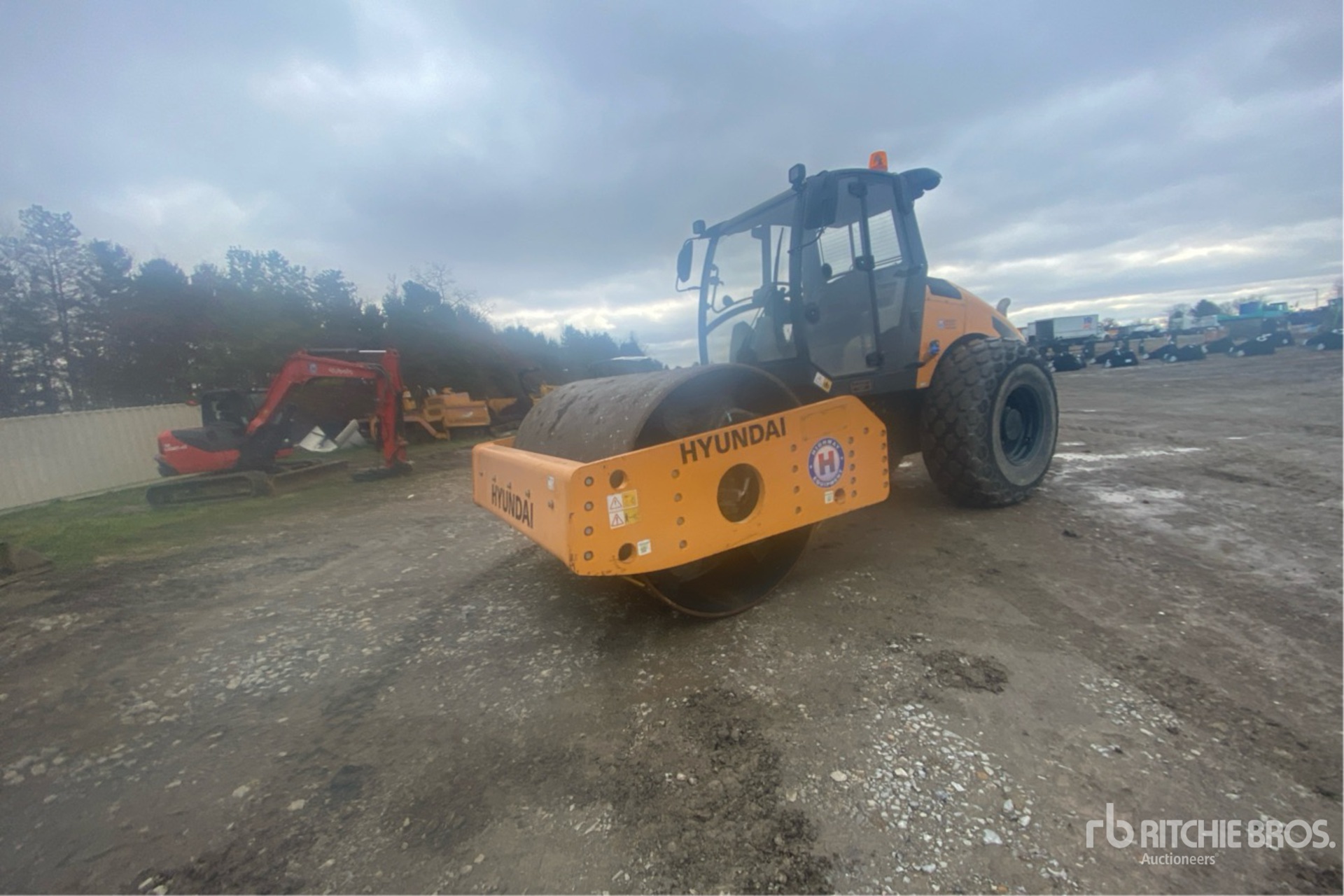 2021 Hyundai HR120C Smooth Drum Compactor | Ritchie Bros. Auctioneers