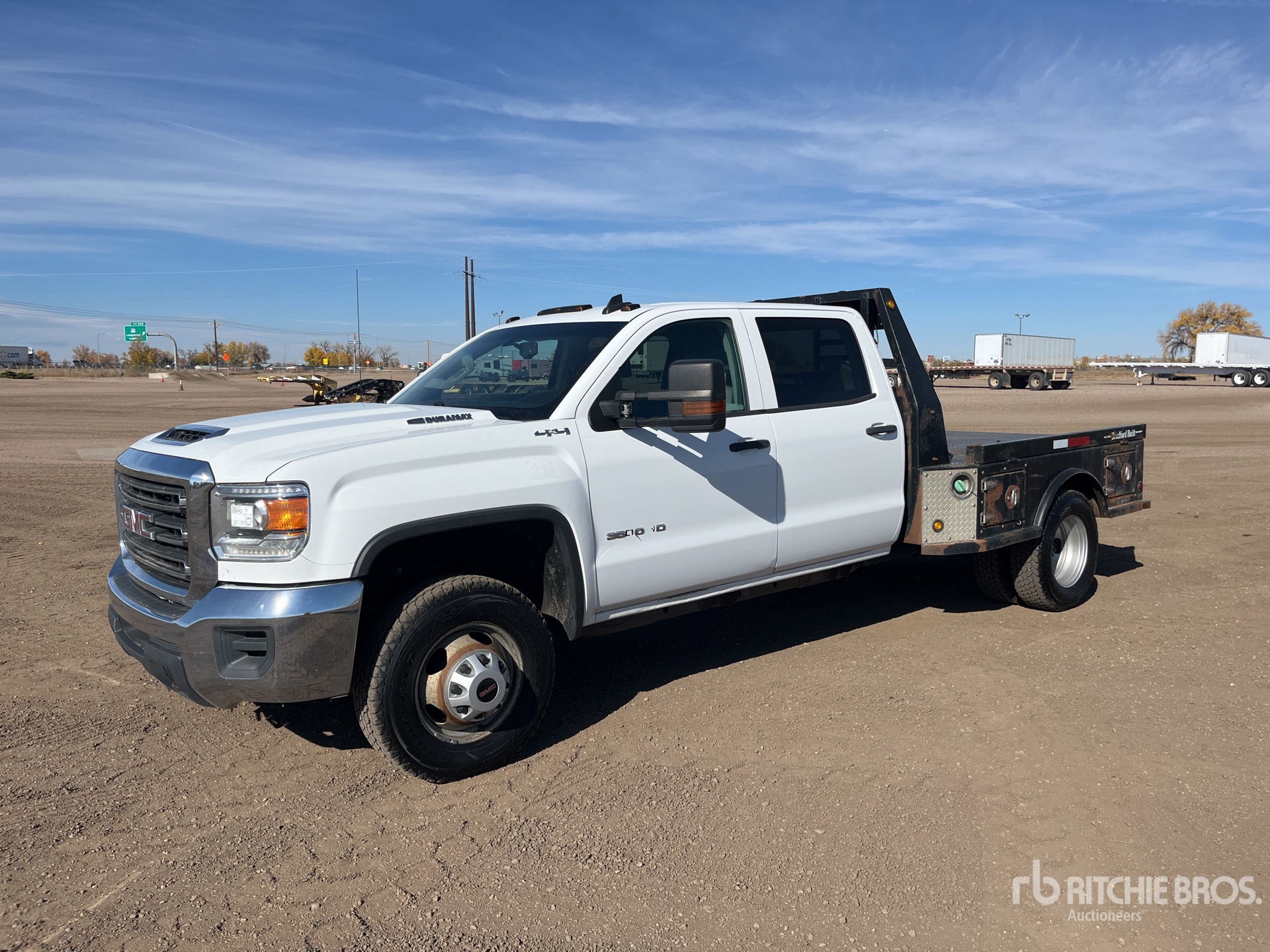 2017 GMC 3500HD 4x4 Crew Cab Flatbed Truck | Ritchie Bros. Auctioneers