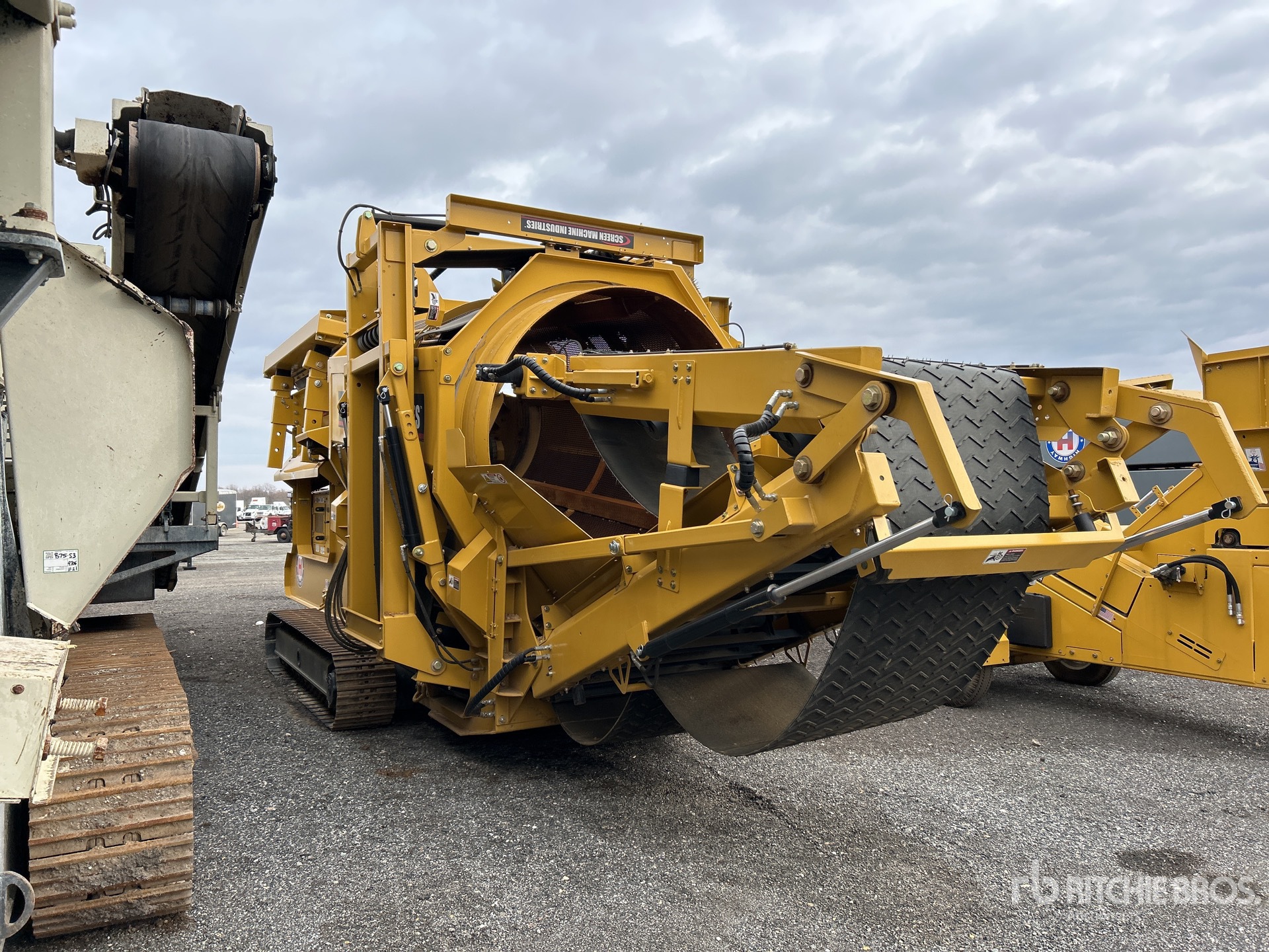 2022 Screen Machine 612T Tracked Trommel Screen | Ritchie Bros. Auctioneers