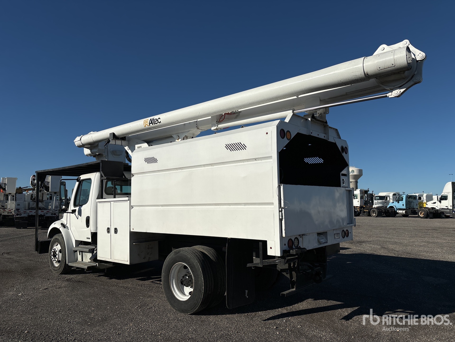 2012 Altec LRV55 55 ft on 2011 Freightliner M2 106 4x2 Forestry Camion nacelle | Ritchie Bros ...