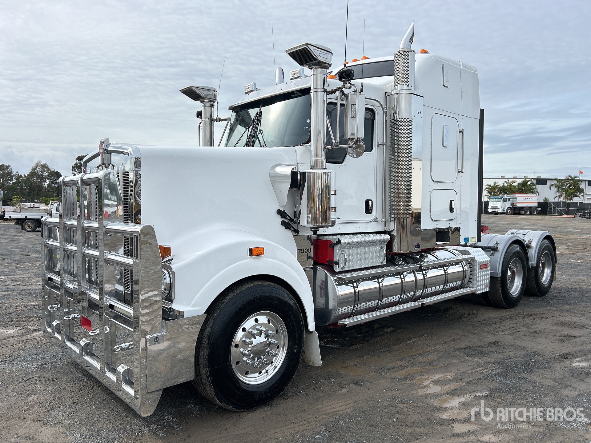 2019 Kenworth T909 6x4 Sleeper Prime Mover | Ritchie Bros. Auctioneers